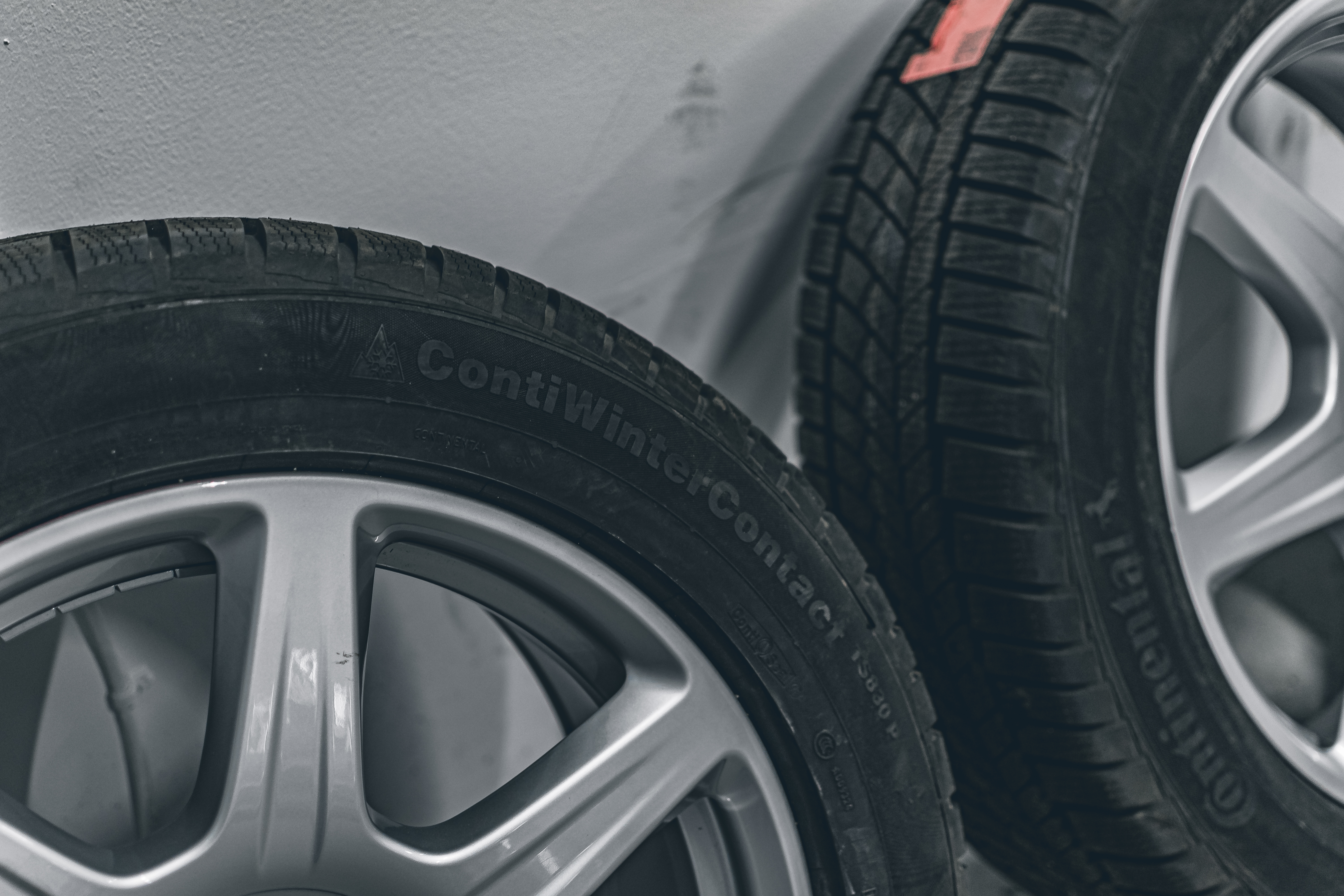 SET OF ROLLS-ROYCE CULLINAN WHEELS AND TYRES