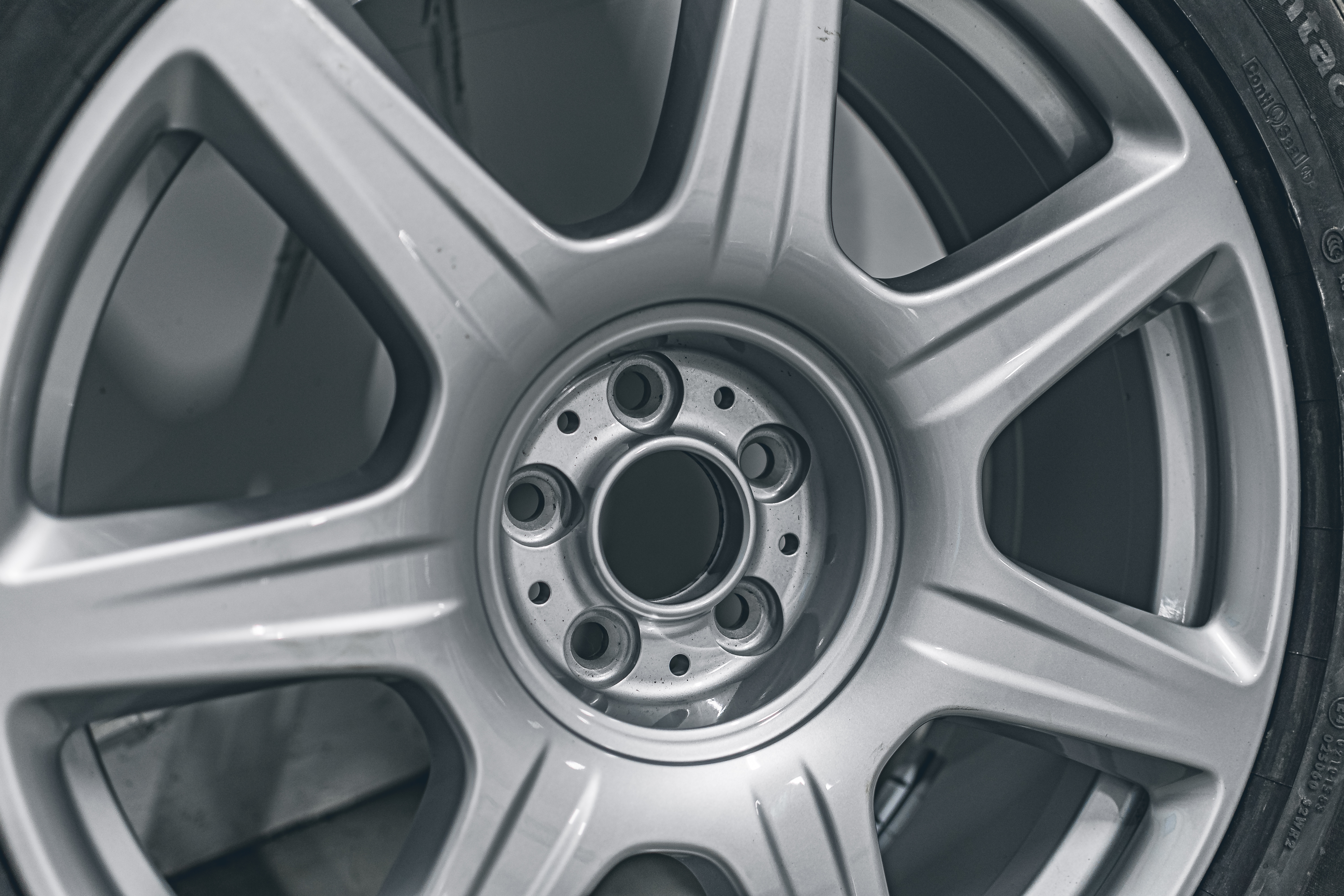 SET OF ROLLS-ROYCE CULLINAN WHEELS AND TYRES