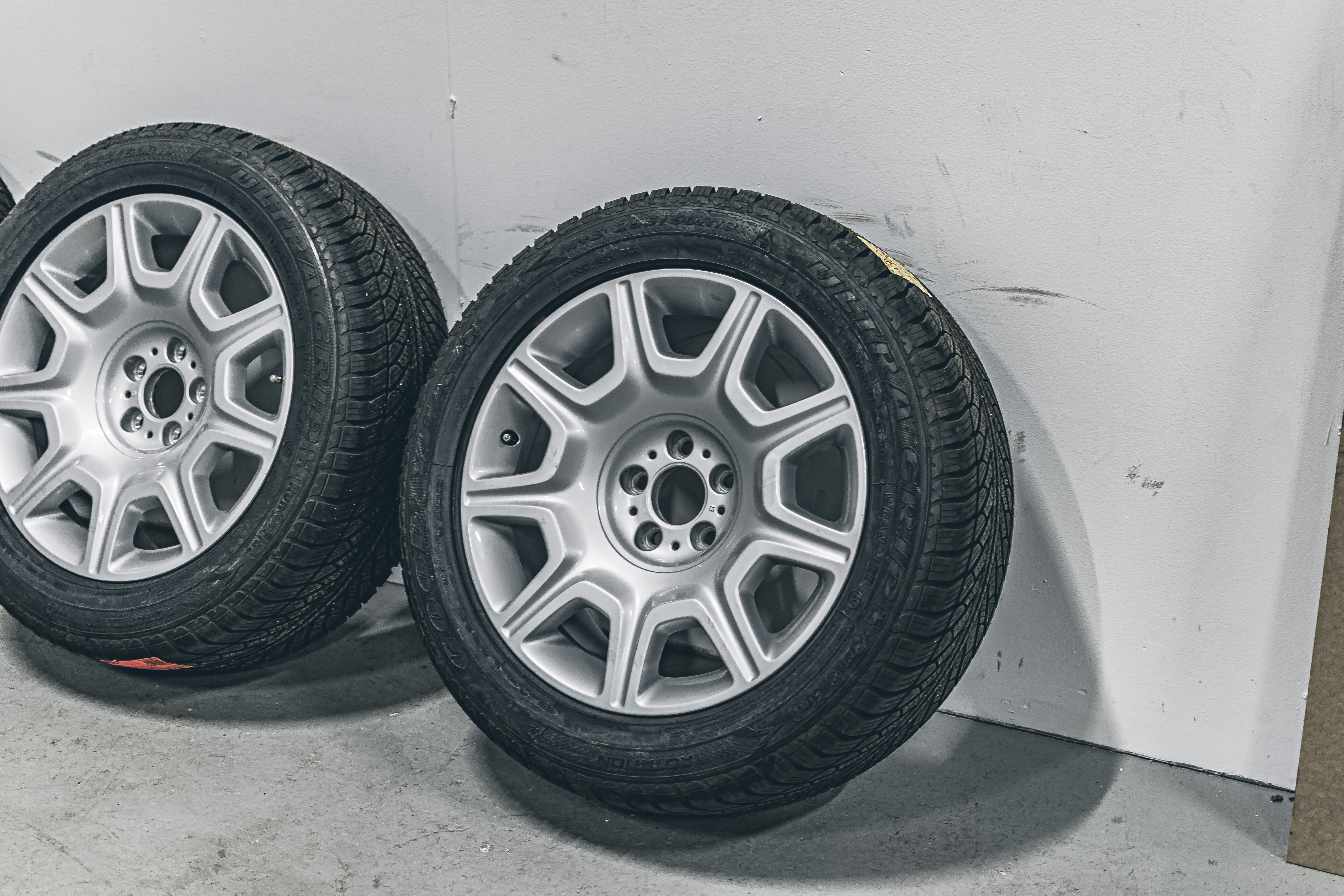 SET OF ROLLS-ROYCE GHOST SERIES I WHEELS AND TYRES