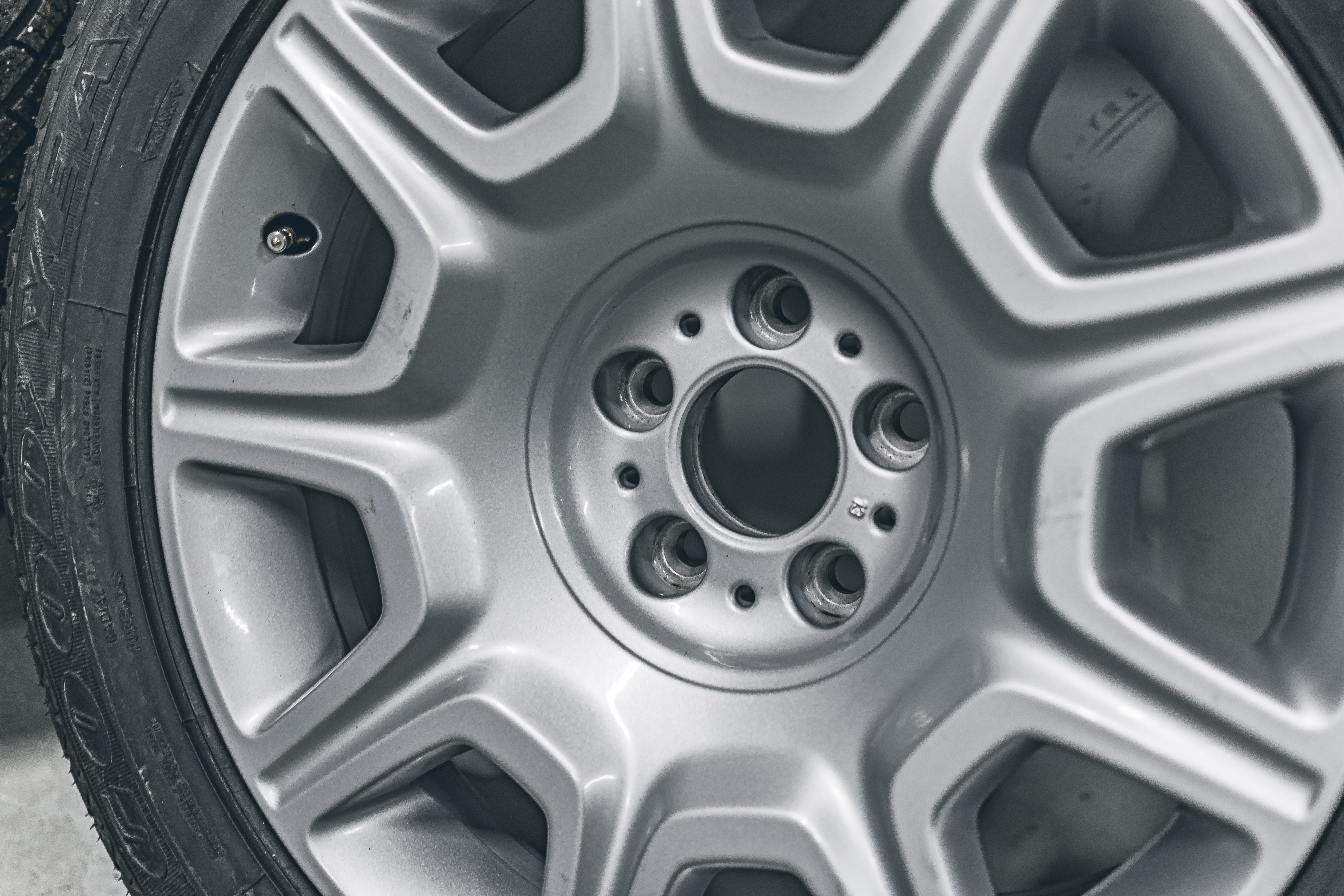 SET OF ROLLS-ROYCE GHOST SERIES I WHEELS AND TYRES