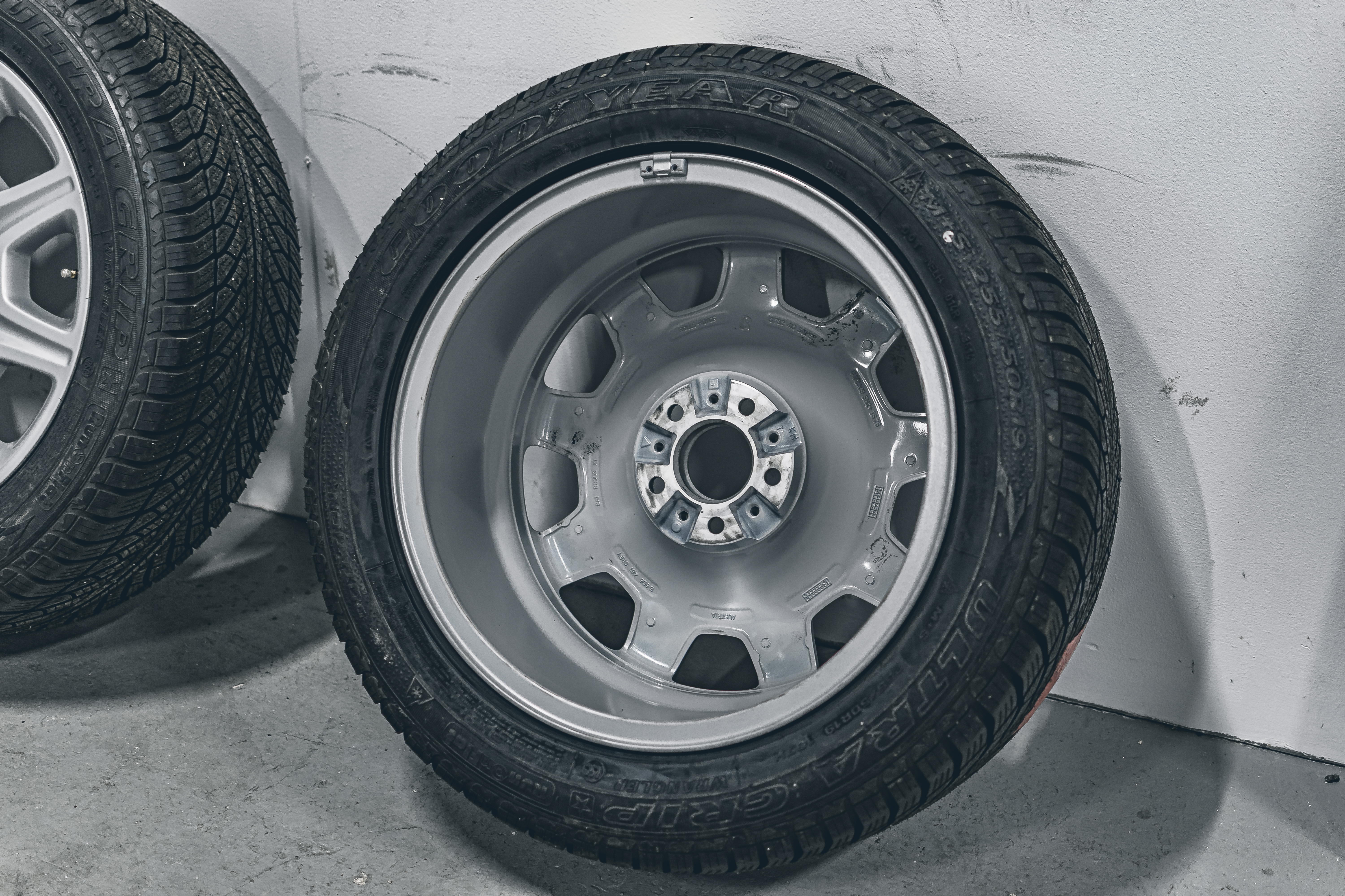 SET OF ROLLS-ROYCE GHOST SERIES I WHEELS AND TYRES