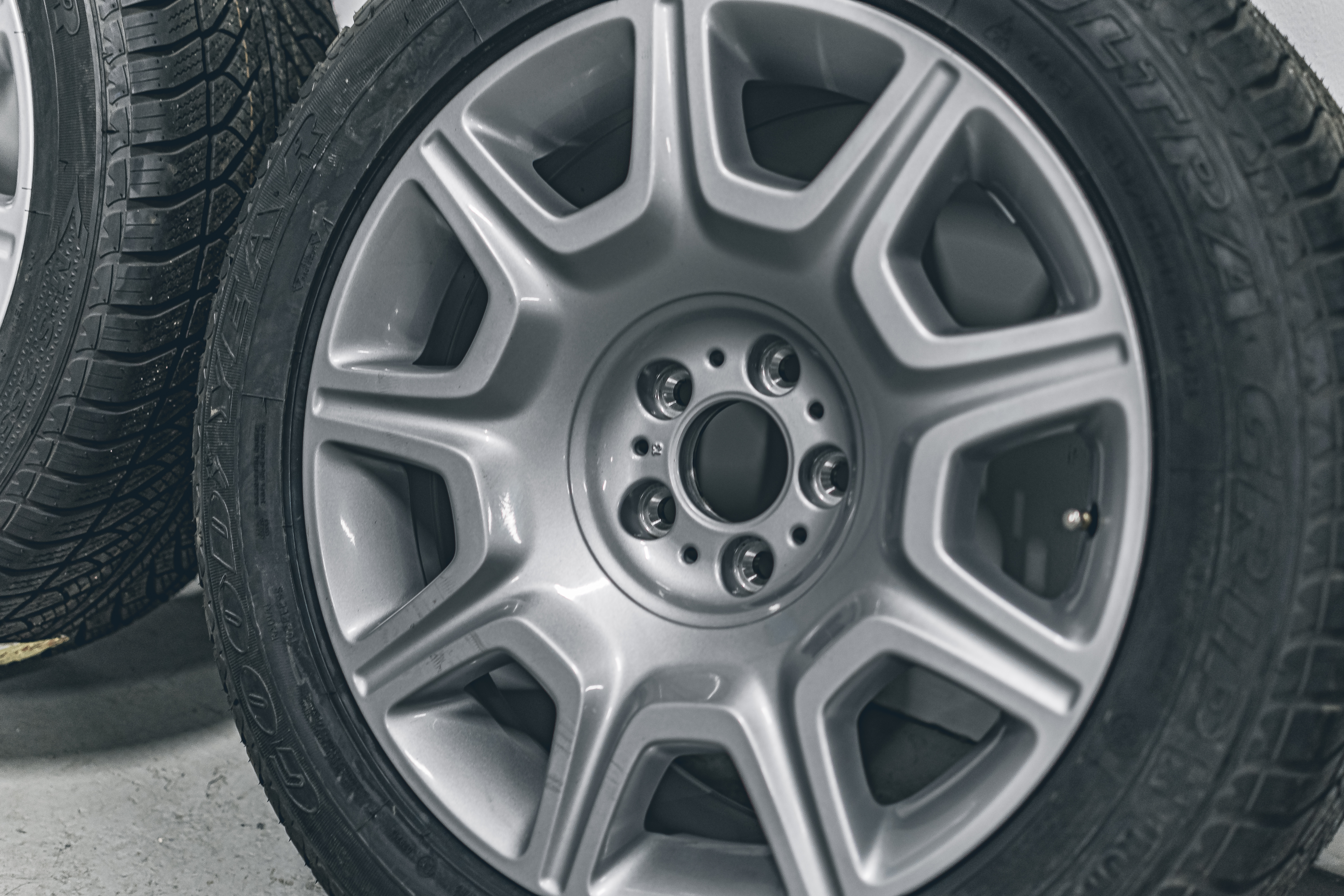 SET OF ROLLS-ROYCE GHOST SERIES I WHEELS AND TYRES