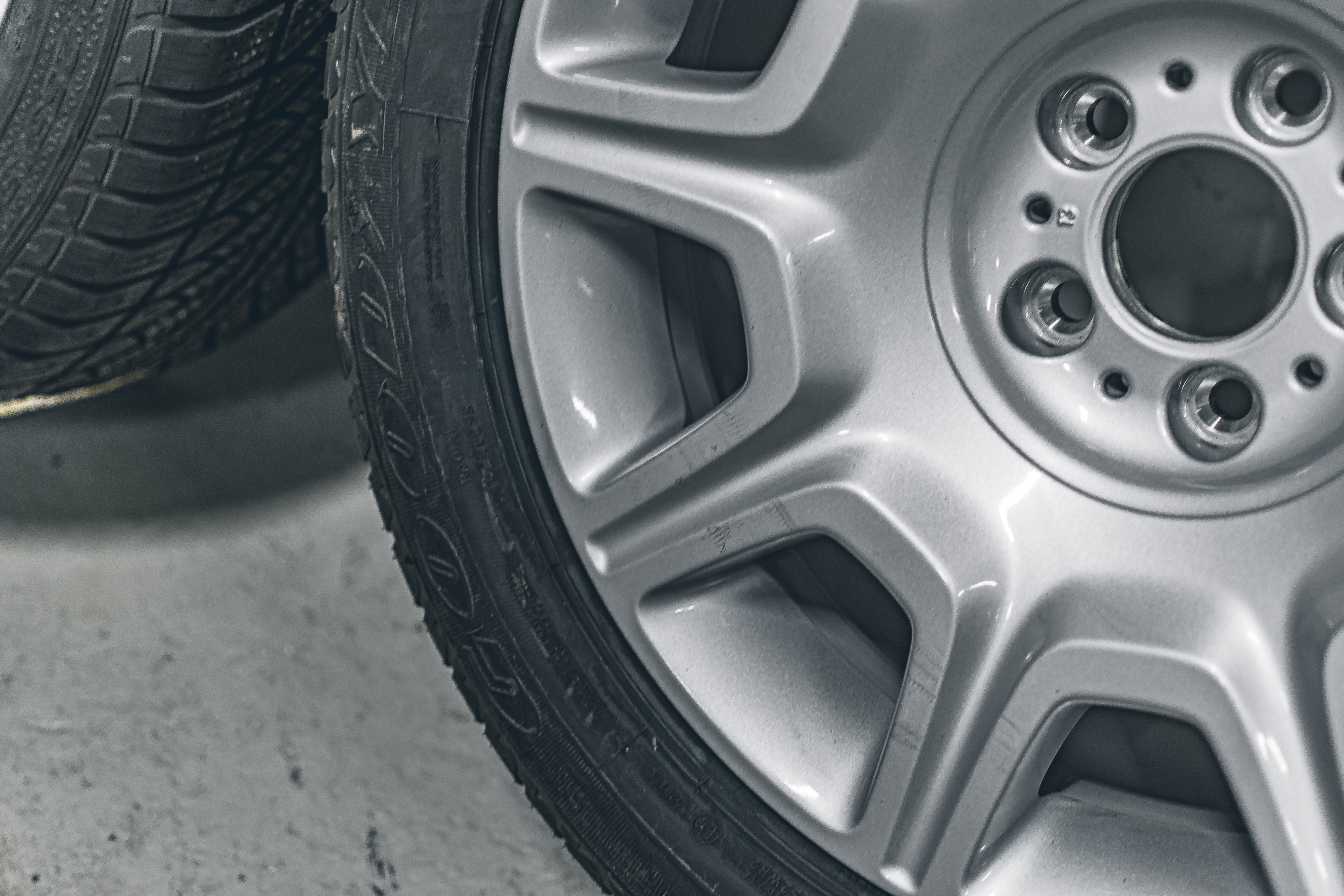 SET OF ROLLS-ROYCE GHOST SERIES I WHEELS AND TYRES