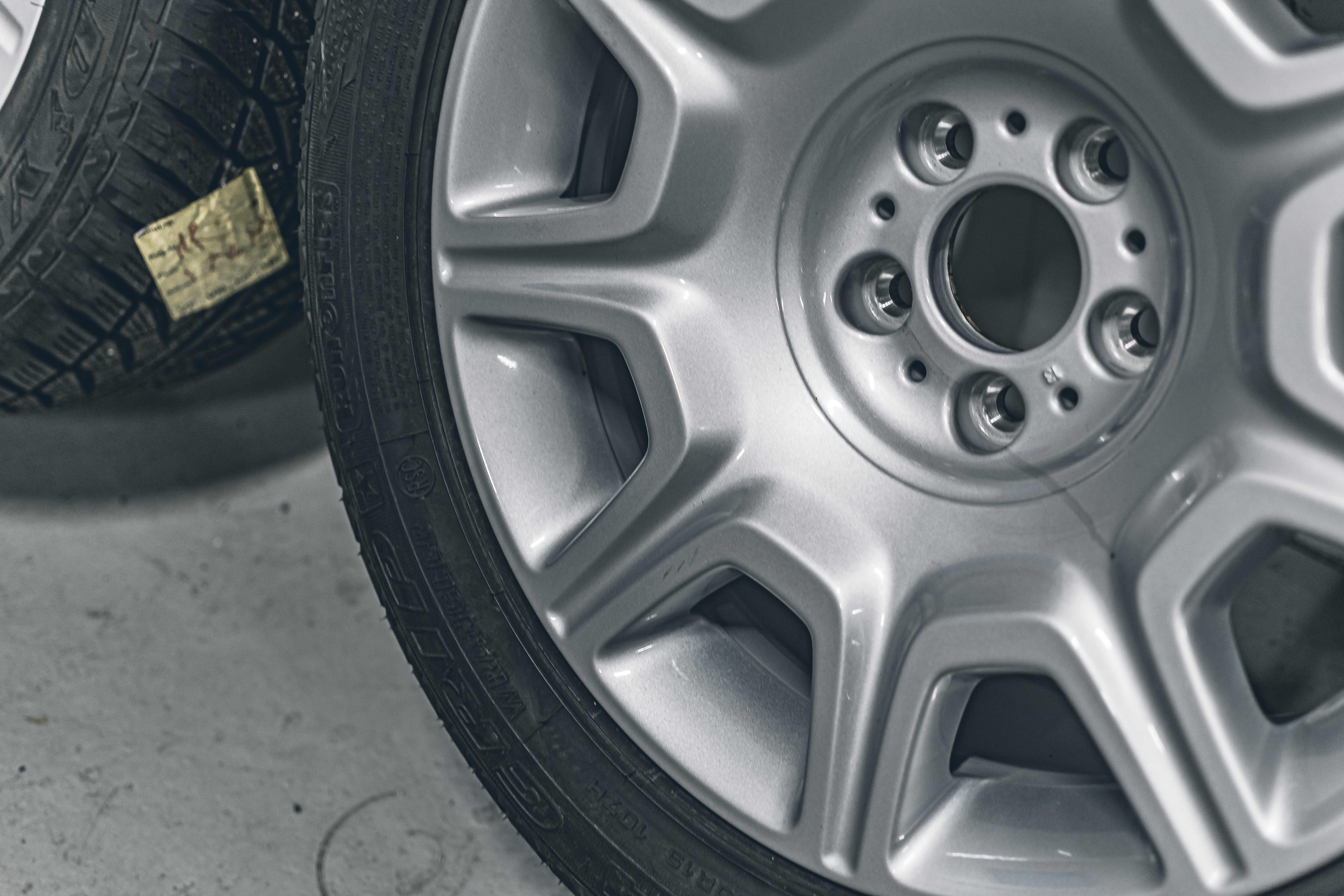 SET OF ROLLS-ROYCE GHOST SERIES I WHEELS AND TYRES