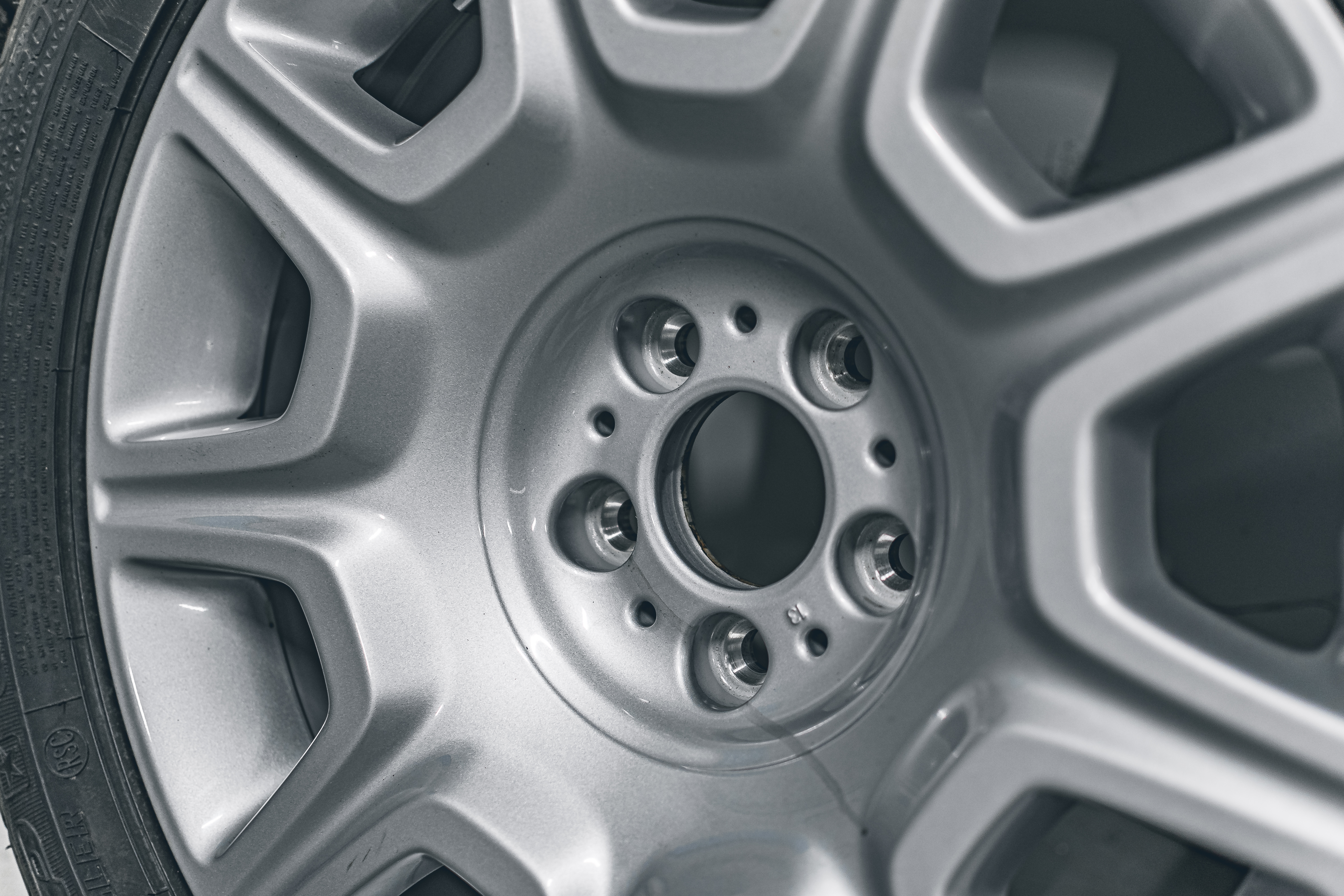 SET OF ROLLS-ROYCE GHOST SERIES I WHEELS AND TYRES