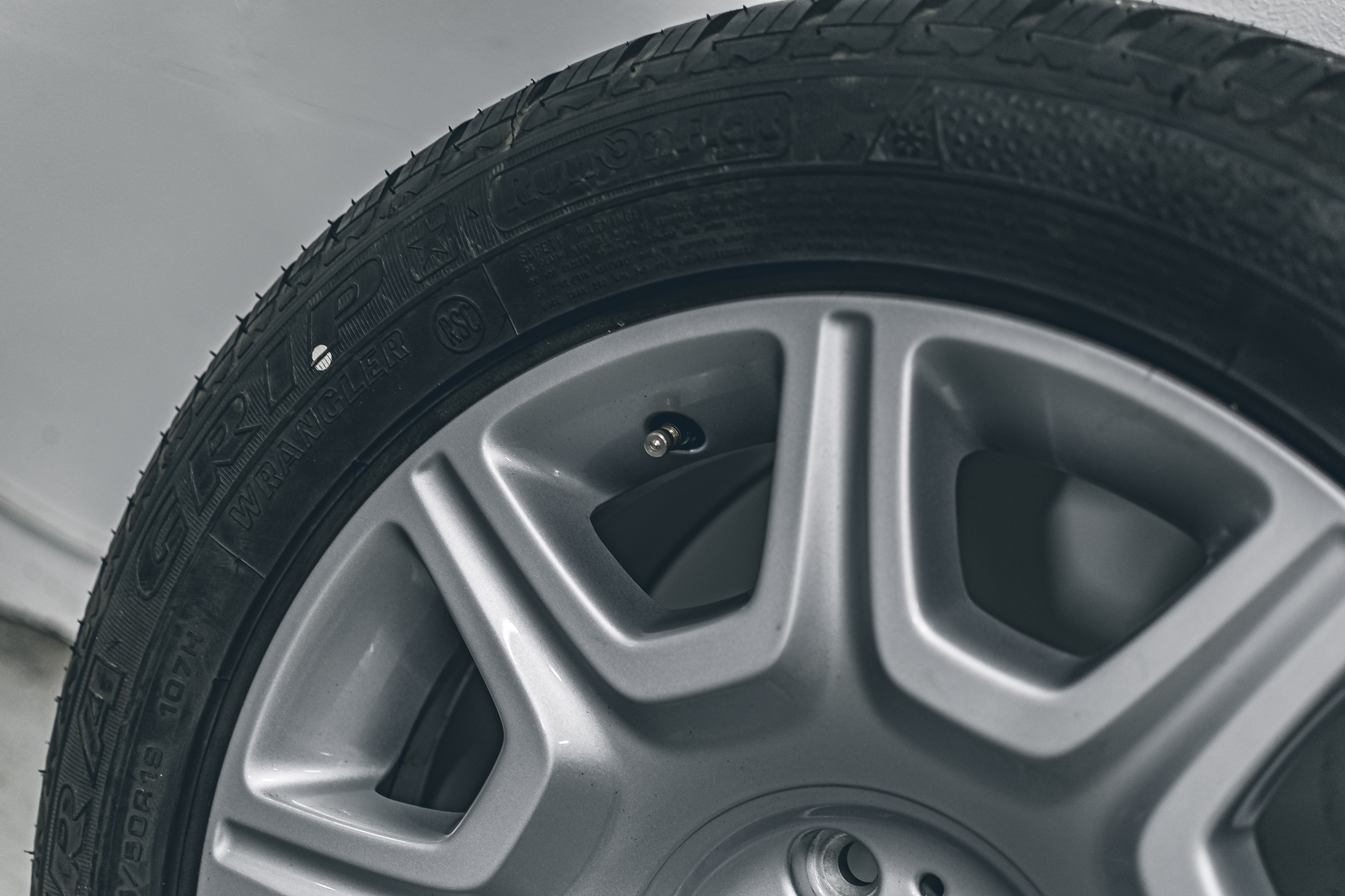 SET OF ROLLS-ROYCE GHOST SERIES I WHEELS AND TYRES