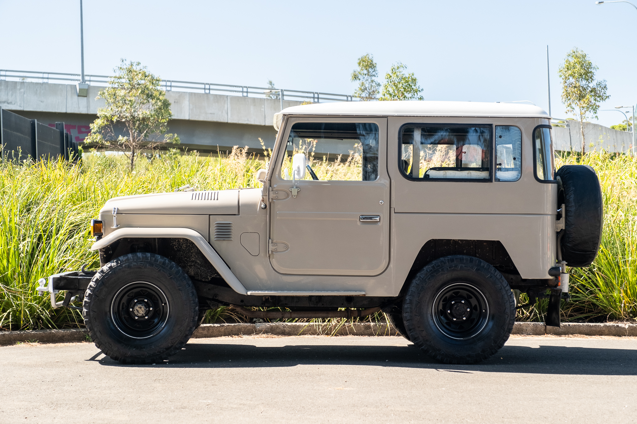 1977 TOYOTA FJ40 LAND CRUISER