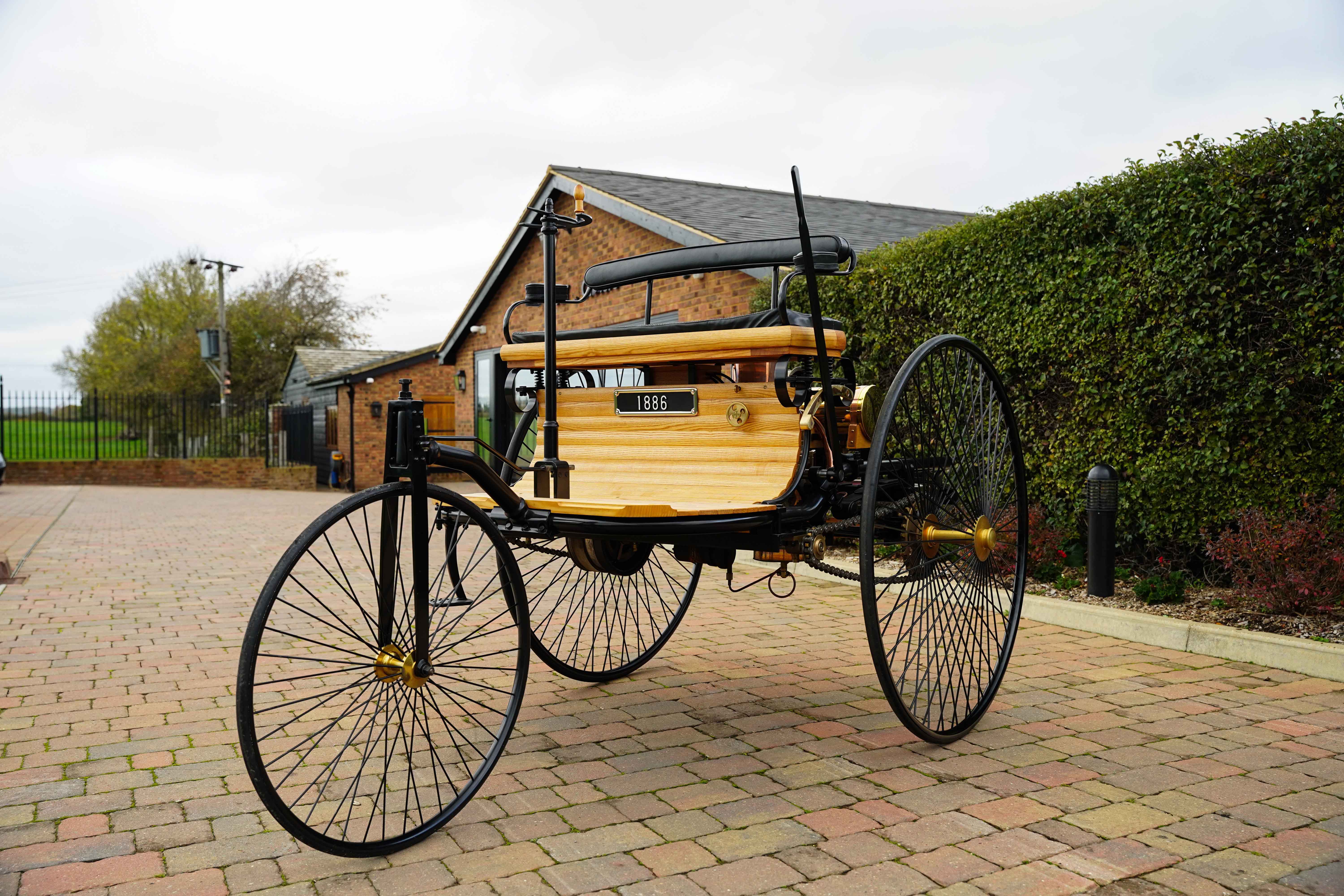 1886 BENZ PATENT-MOTORWAGEN REPLICA