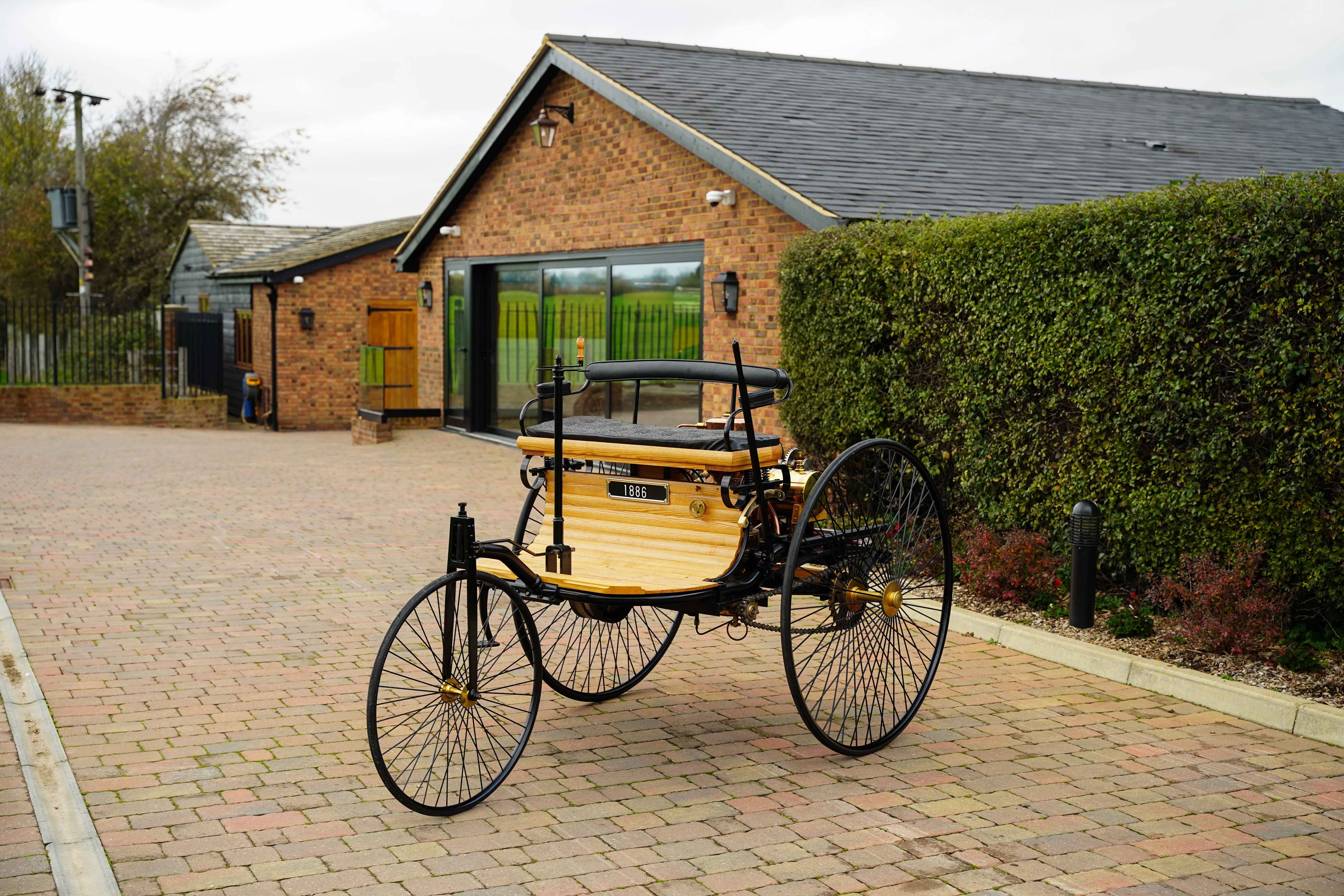 1886 BENZ PATENT-MOTORWAGEN REPLICA