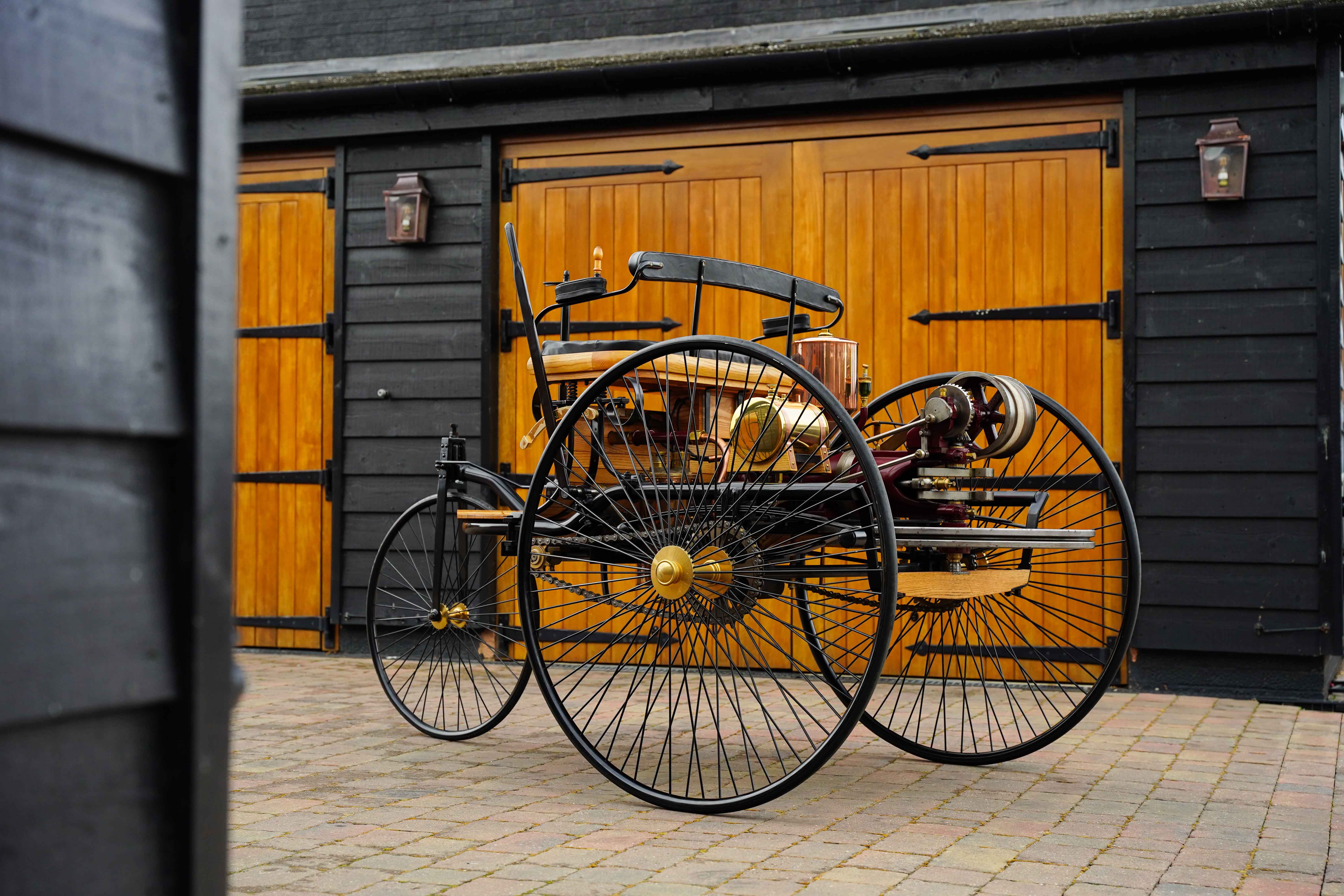 1886 BENZ PATENT-MOTORWAGEN REPLICA