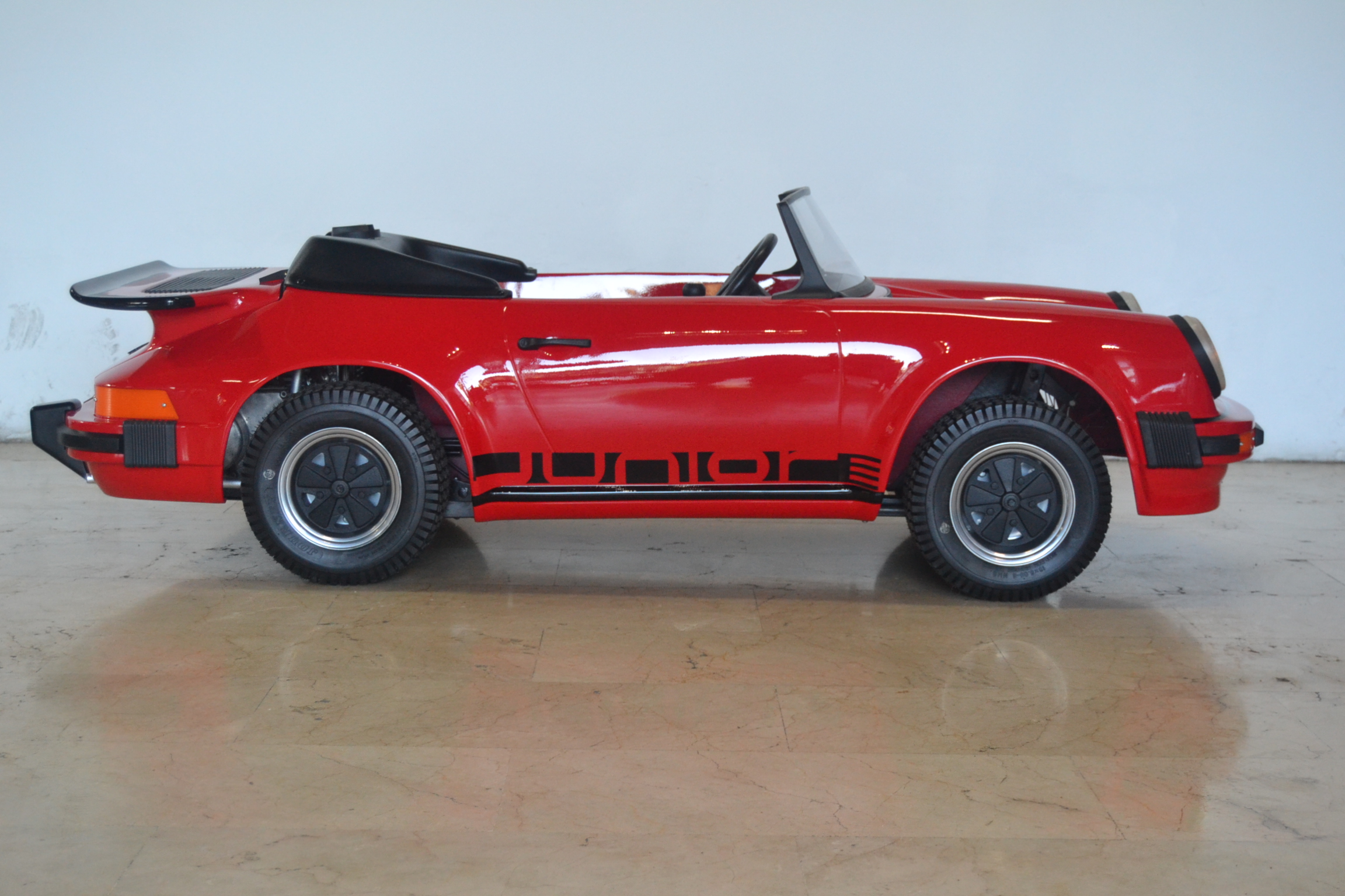 PORSCHE 911 CARRERA JUNIOR CHILDREN'S CAR