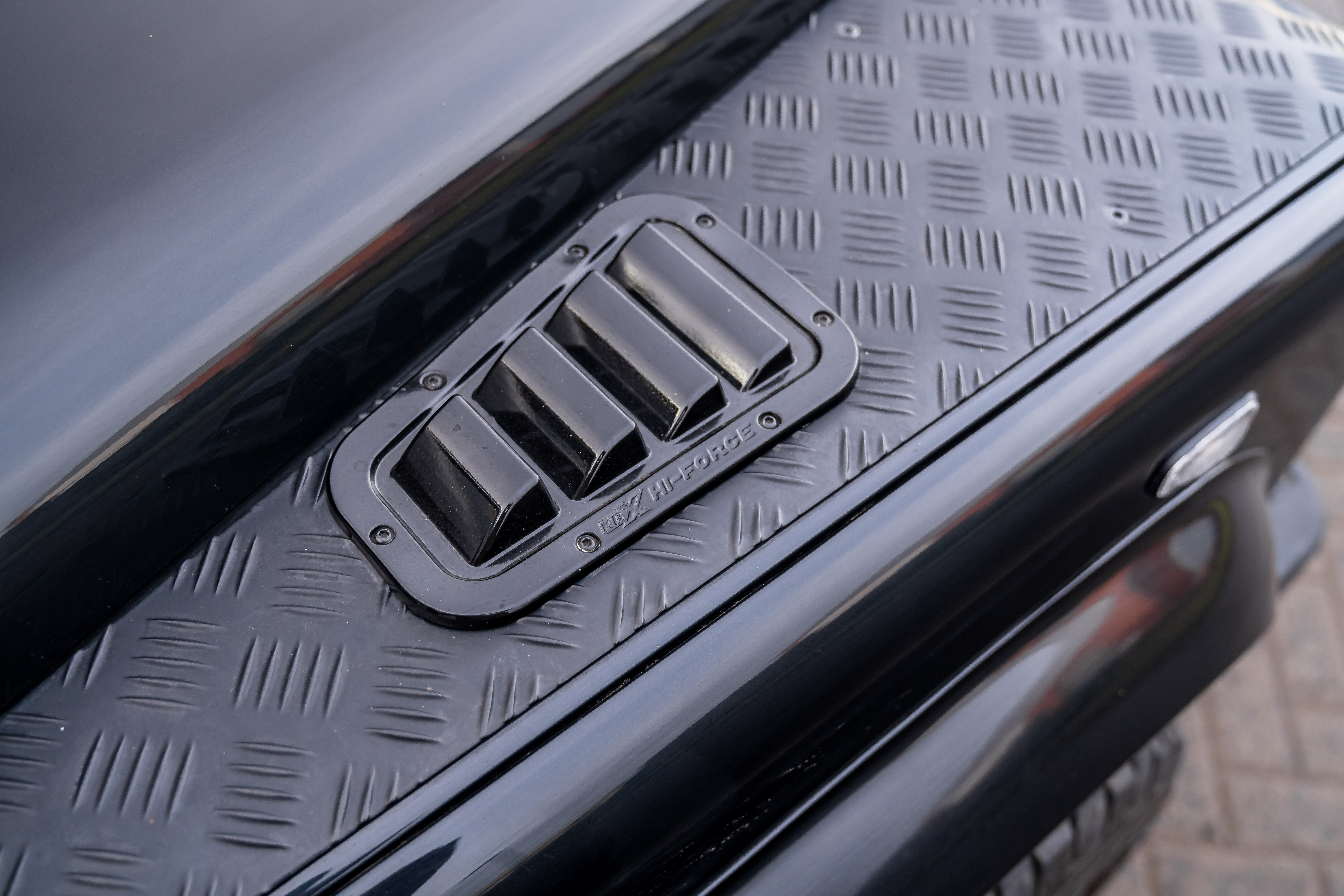 2012 LAND ROVER DEFENDER 110 XS 'TWISTED P10'