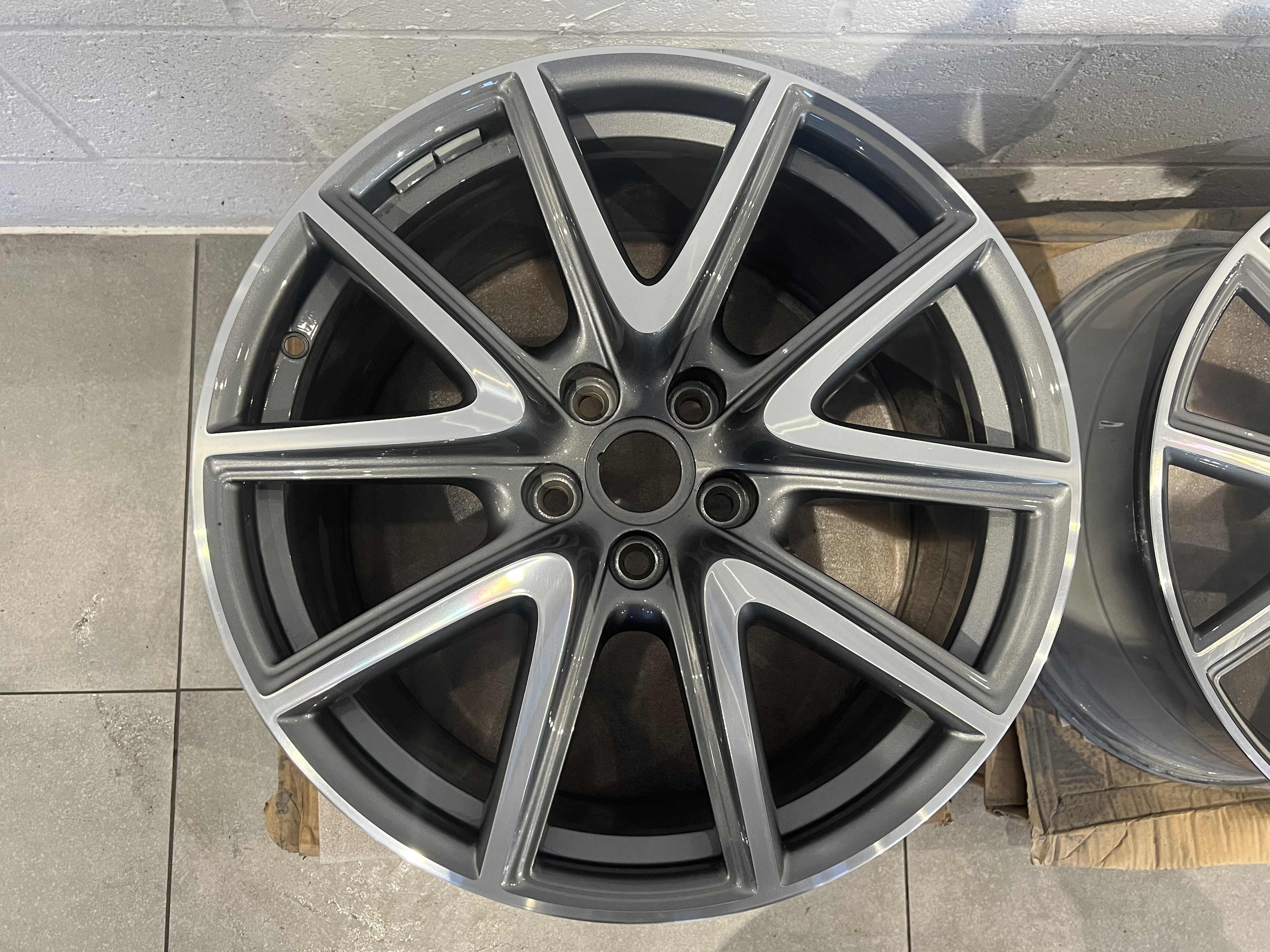 SET OF ASTON MARTIN VANTAGE WHEELS