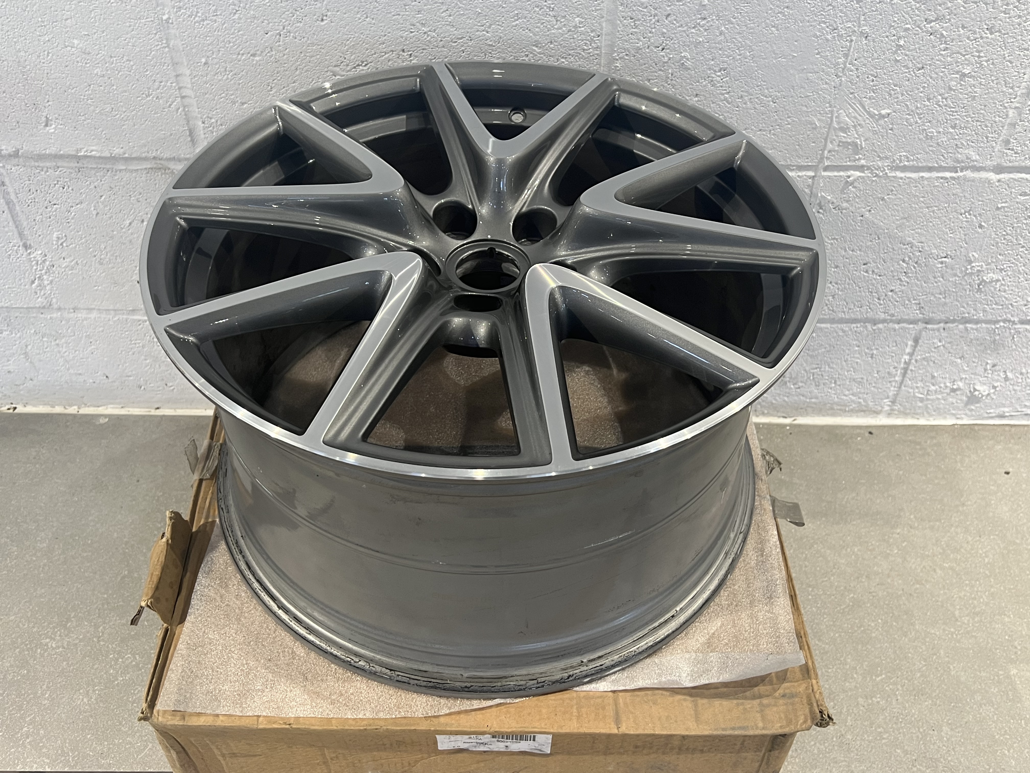 SET OF ASTON MARTIN VANTAGE WHEELS