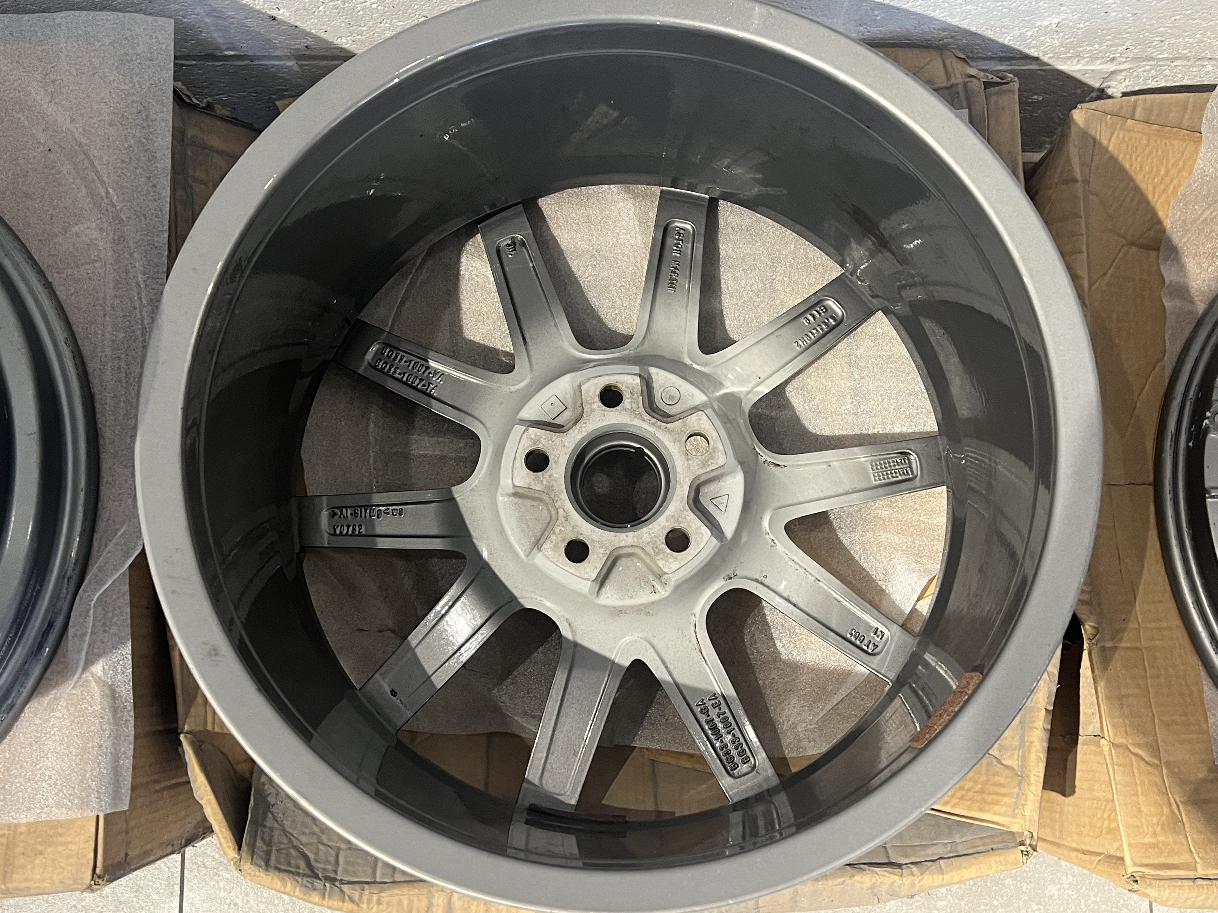 SET OF ASTON MARTIN VANTAGE WHEELS