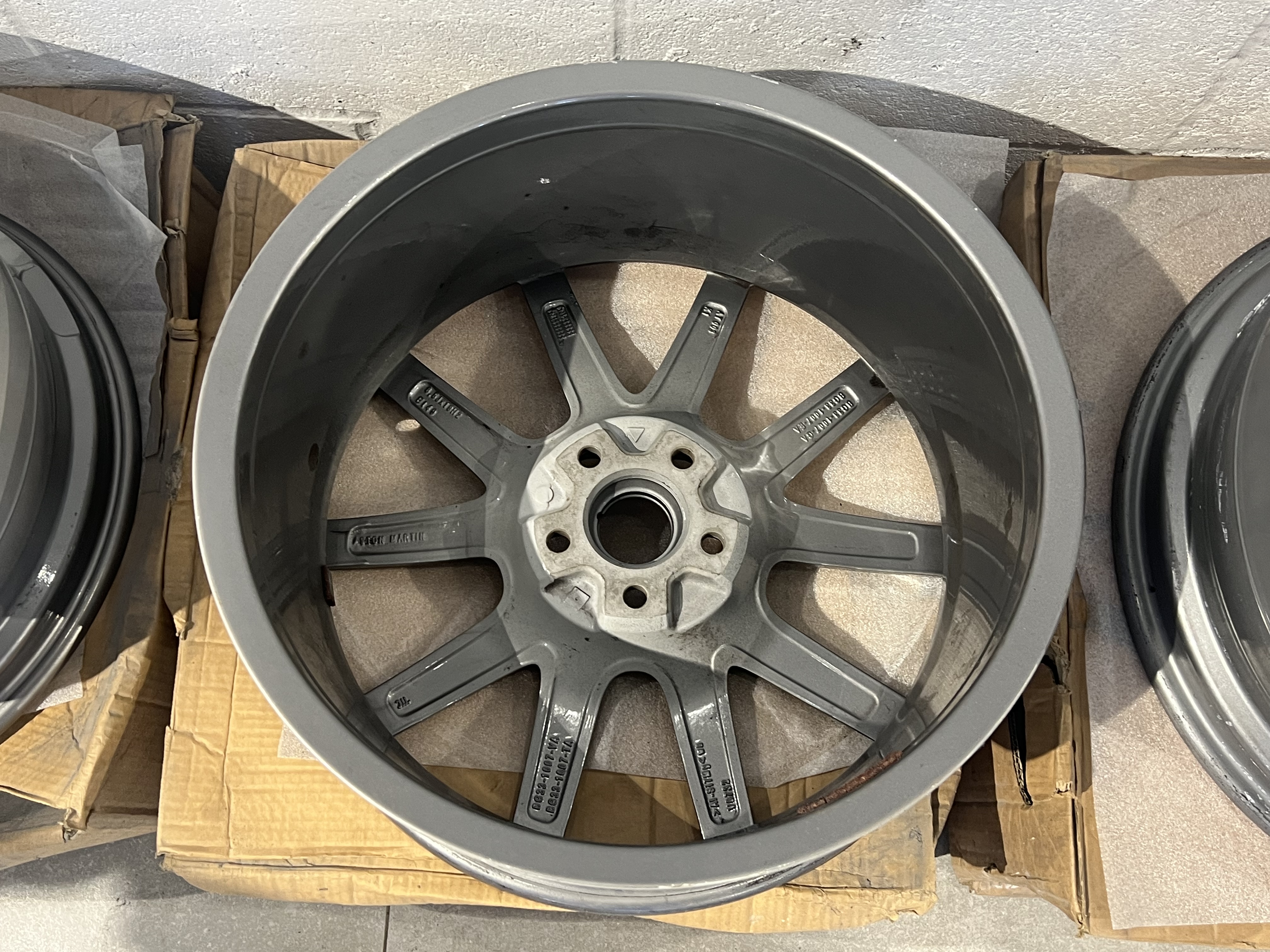 SET OF ASTON MARTIN VANTAGE WHEELS