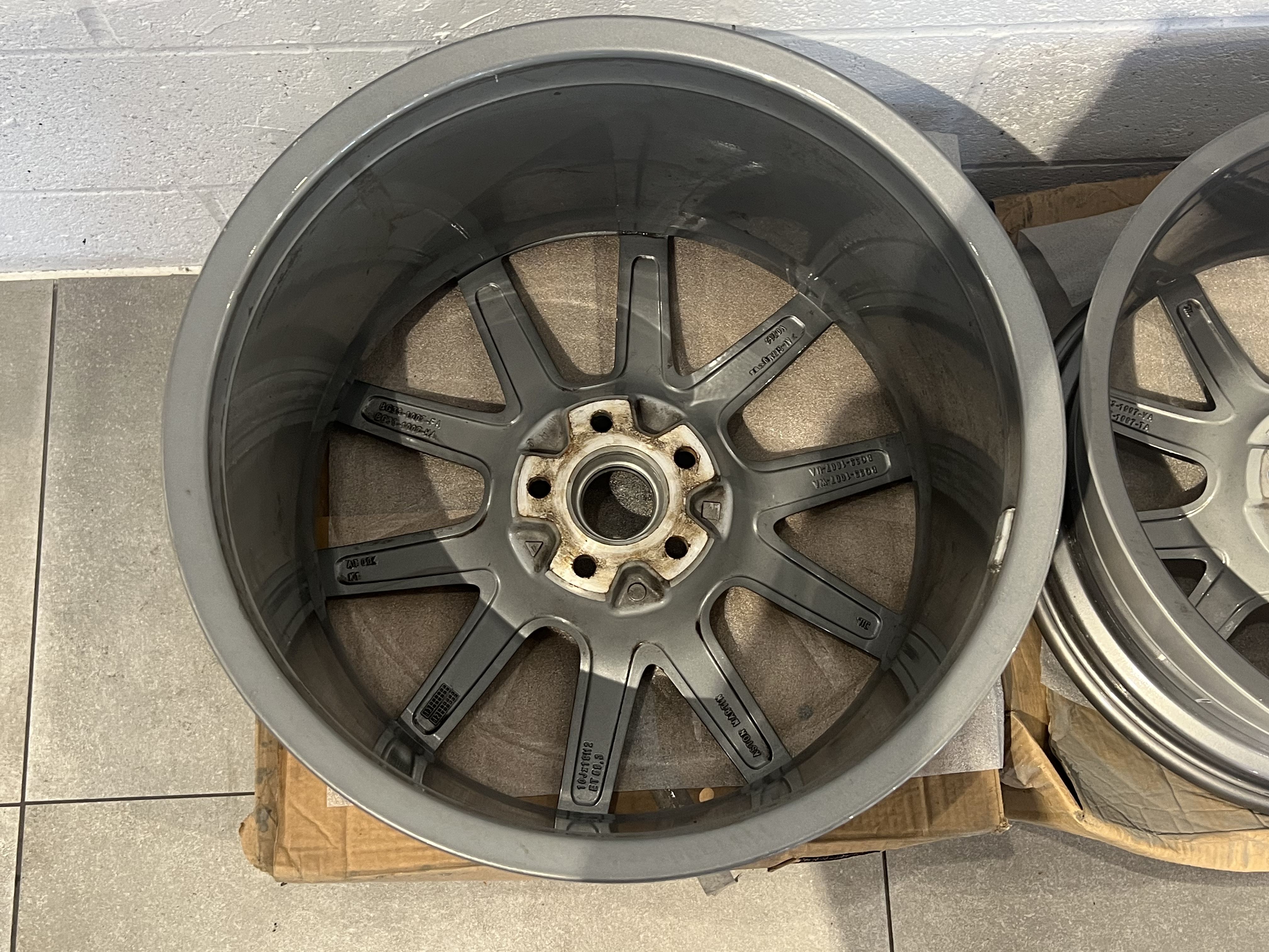 SET OF ASTON MARTIN VANTAGE WHEELS