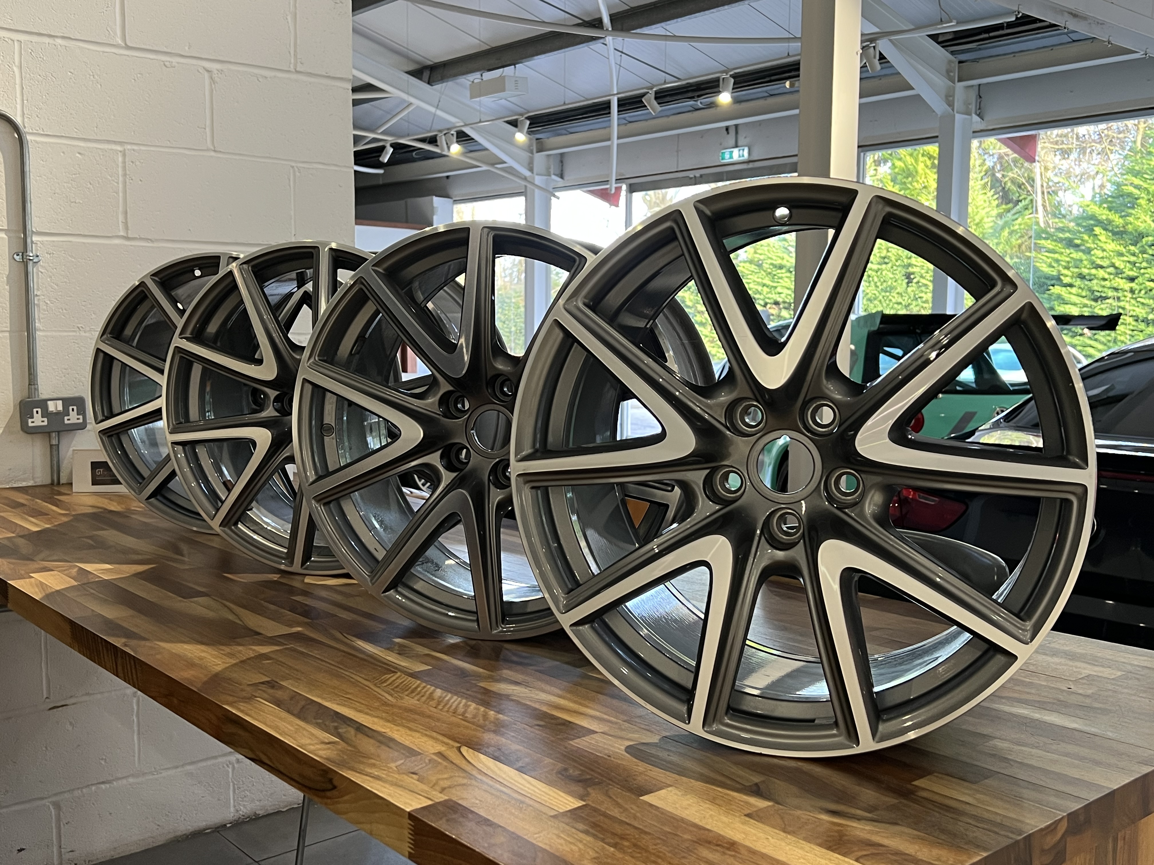 SET OF ASTON MARTIN VANTAGE WHEELS