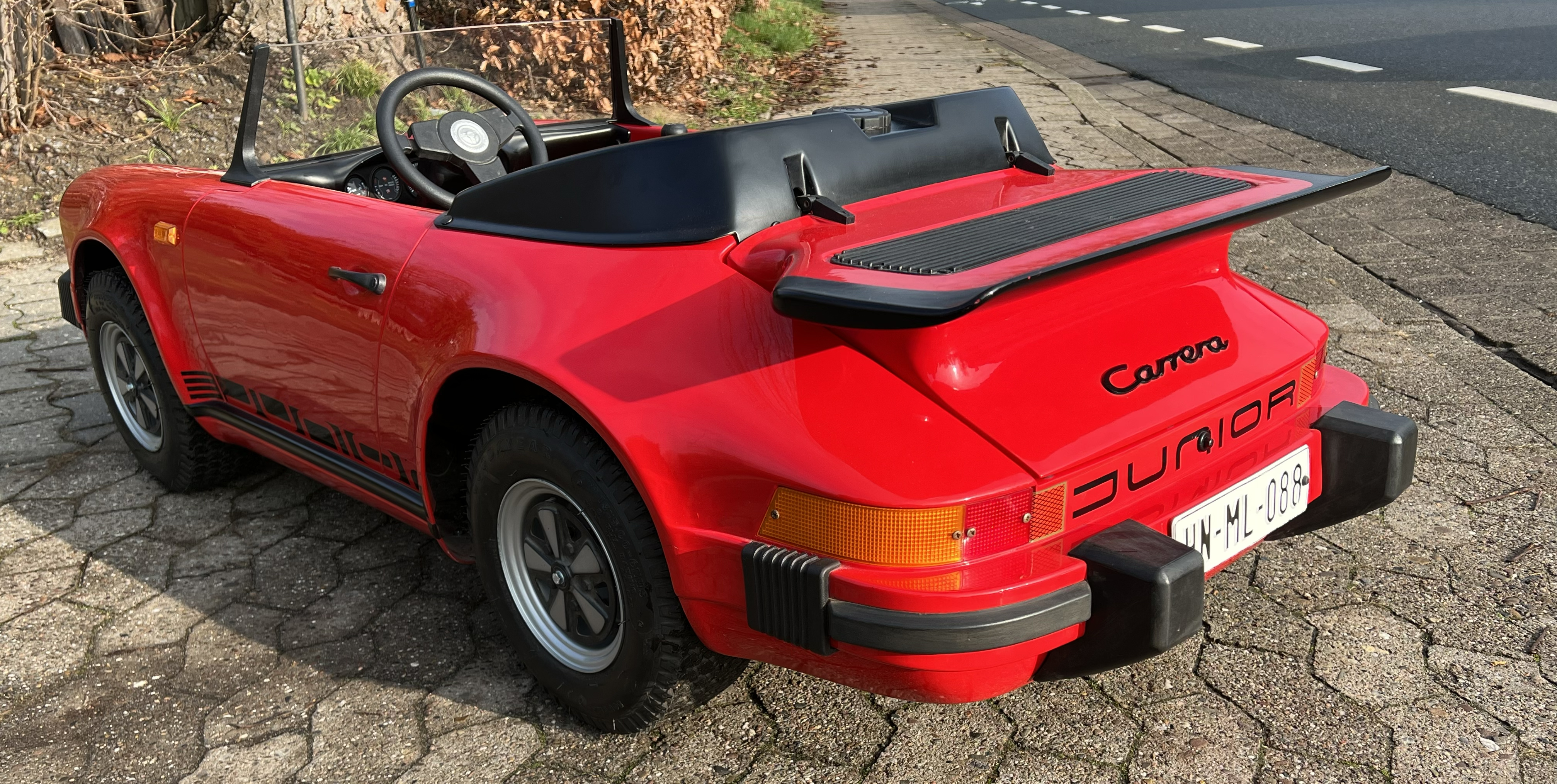 PORSCHE 911 CARRERA JUNIOR CHILDREN'S CAR