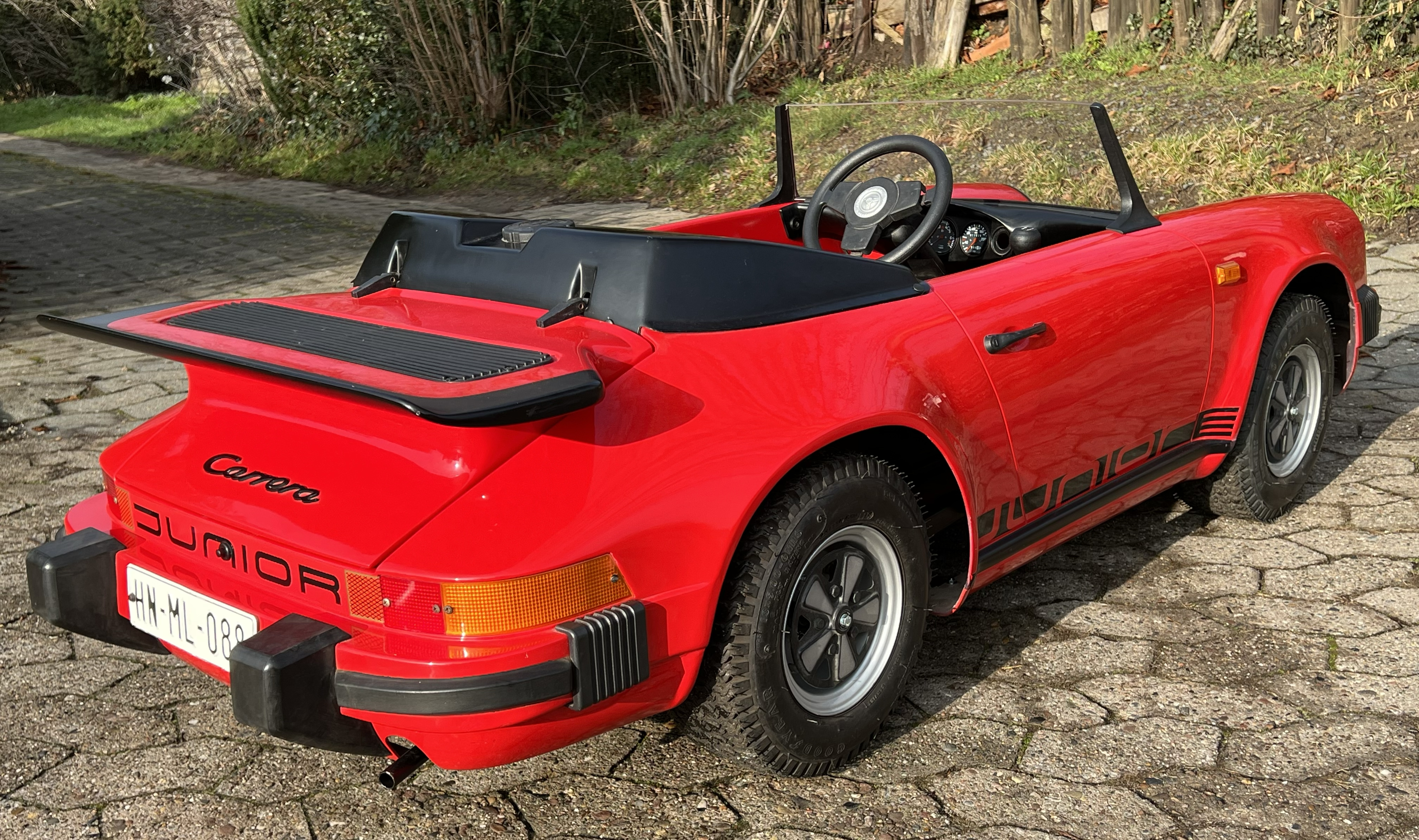 PORSCHE 911 CARRERA JUNIOR CHILDREN'S CAR