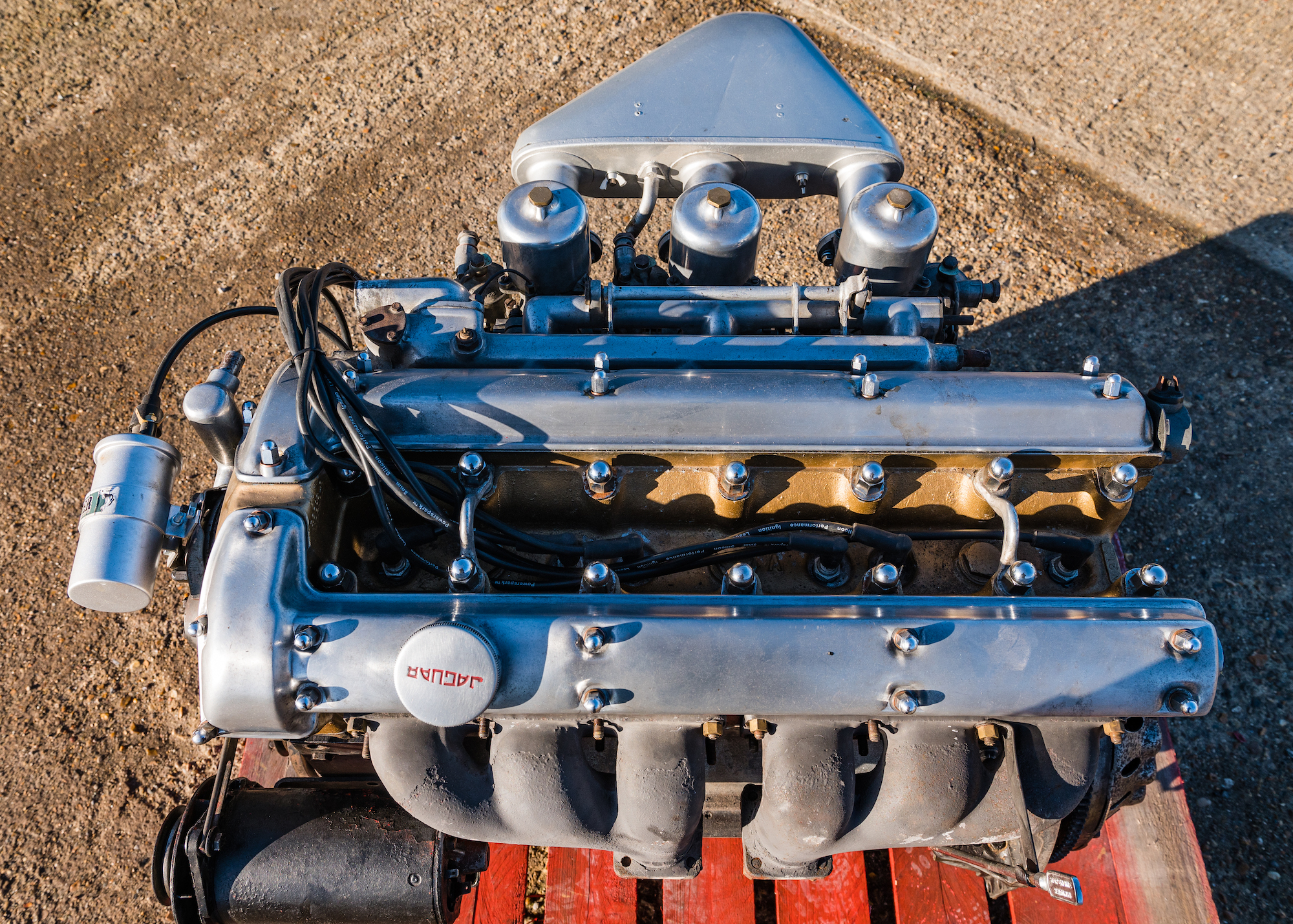 JAGUAR E-TYPE STRAIGHT-SIX ENGINE