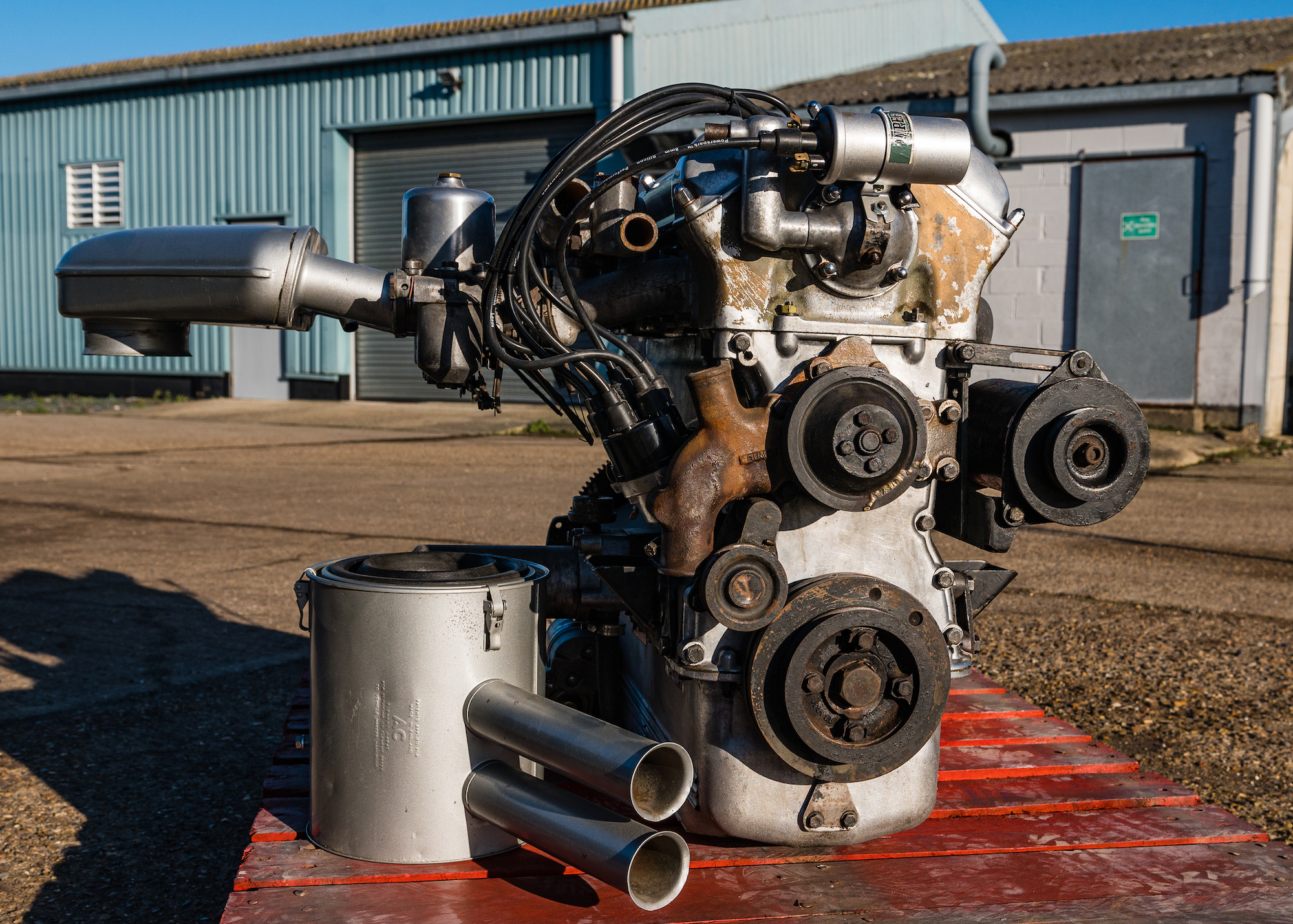 JAGUAR E-TYPE STRAIGHT-SIX ENGINE