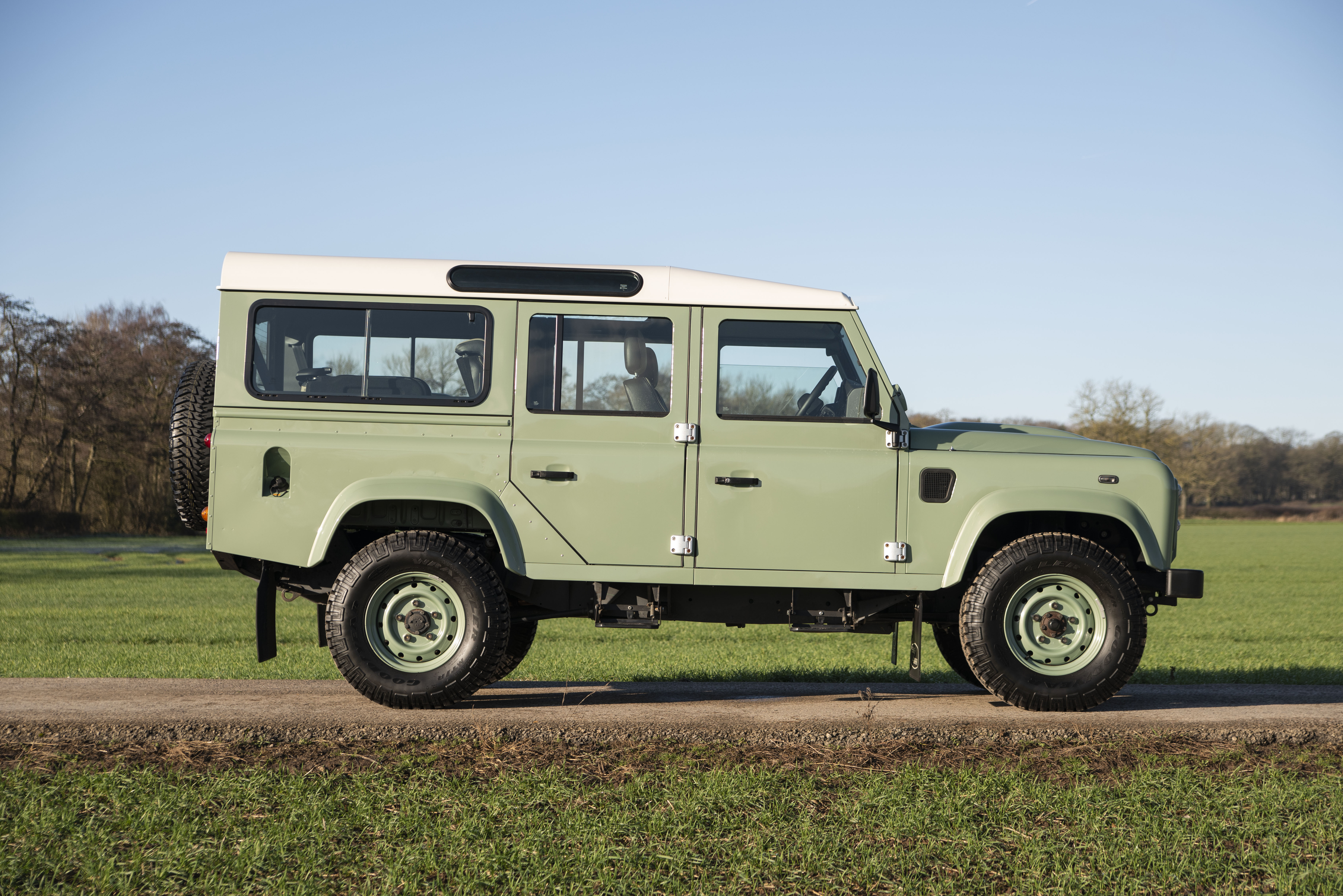 2015 LAND ROVER DEFENDER 110 HERITAGE - 1,521 MILES