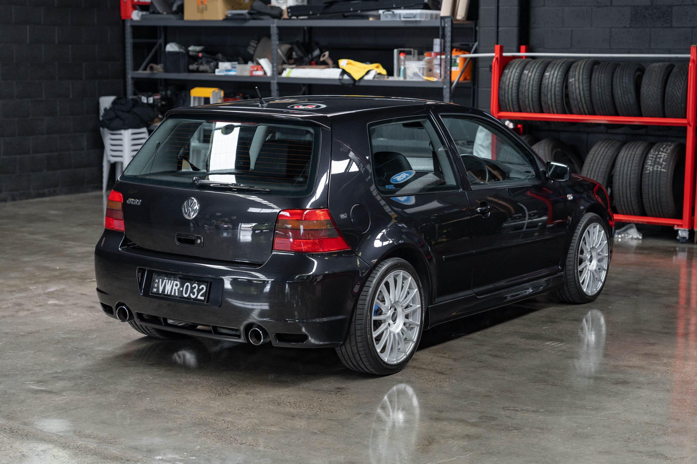 2004 VOLKSWAGEN GOLF (MK4) R32 - 24,411 KM