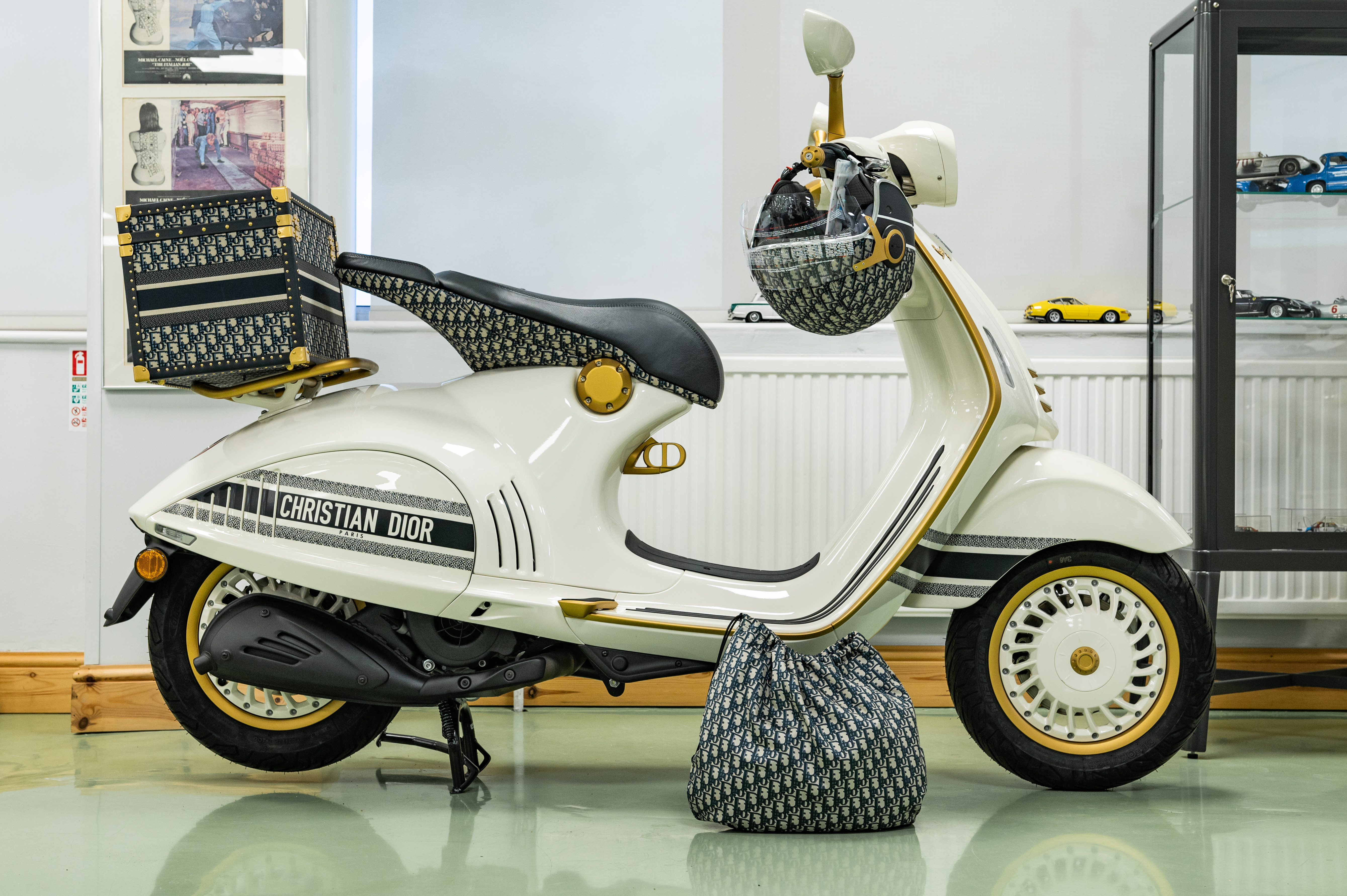 2021 PIAGGIO VESPA 946 - CHRISTIAN DIOR - 0.2 KM