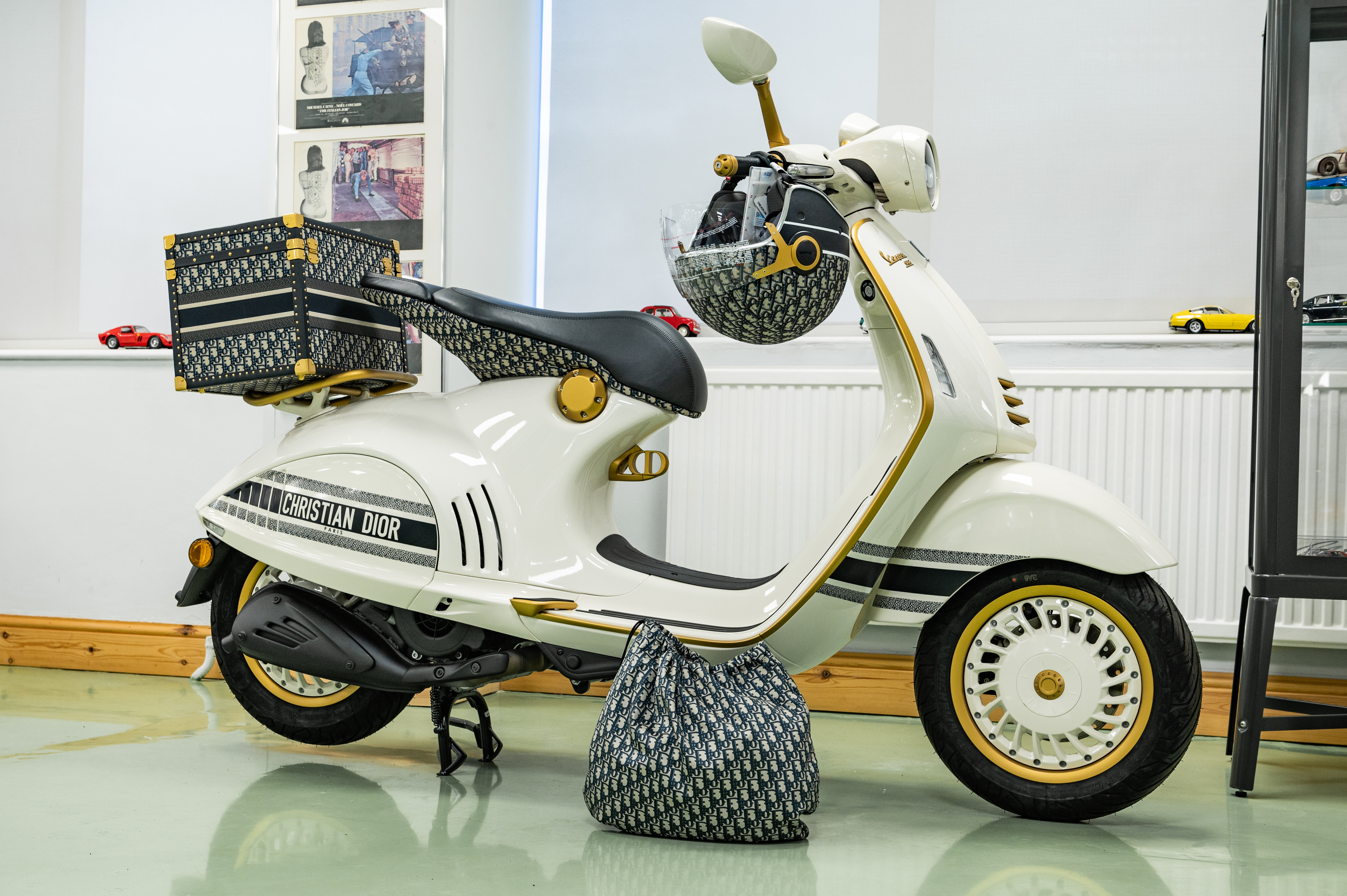 2021 PIAGGIO VESPA 946 - CHRISTIAN DIOR - 0.2 KM