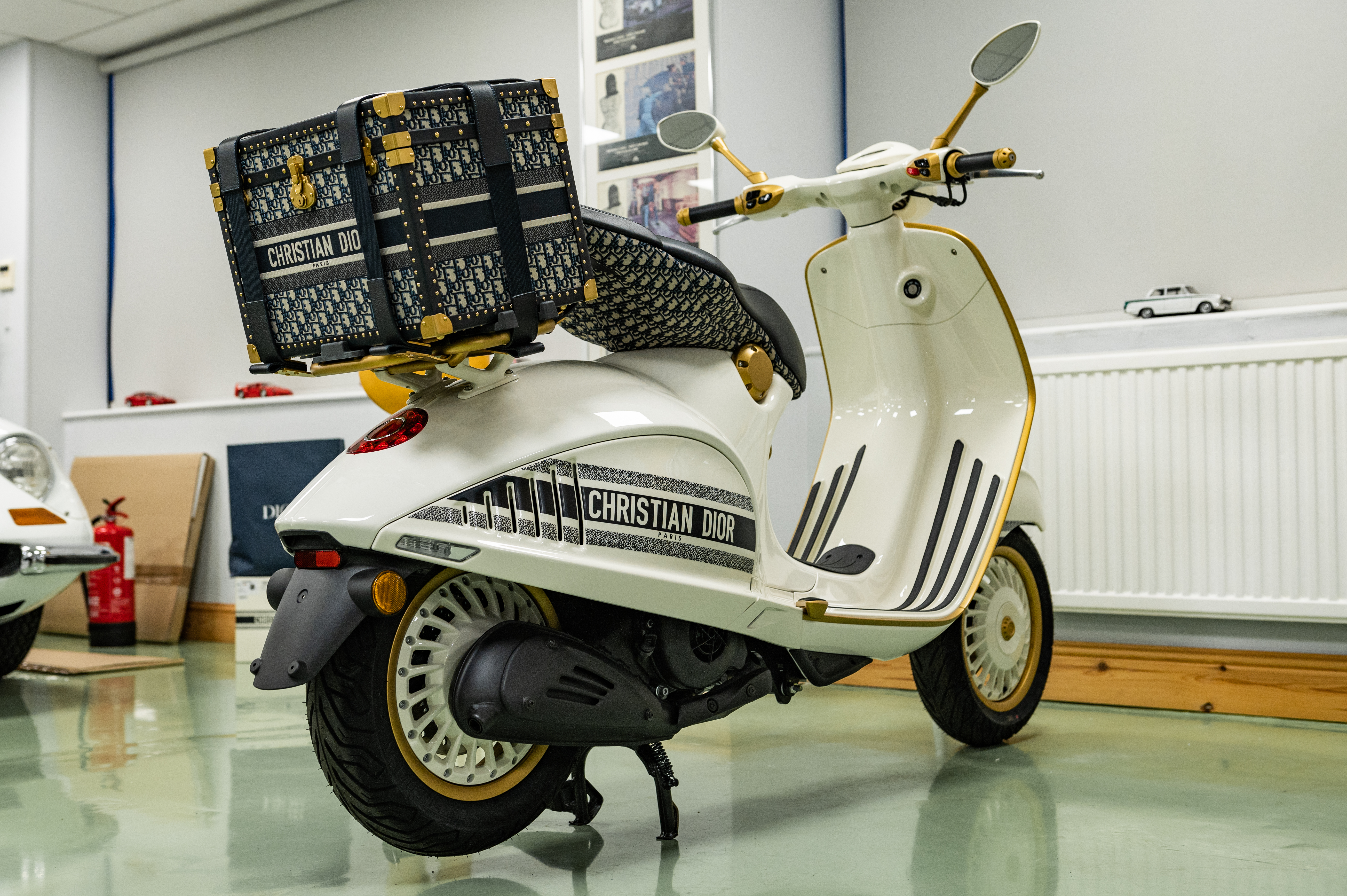 2021 PIAGGIO VESPA 946 - CHRISTIAN DIOR - 0.2 KM