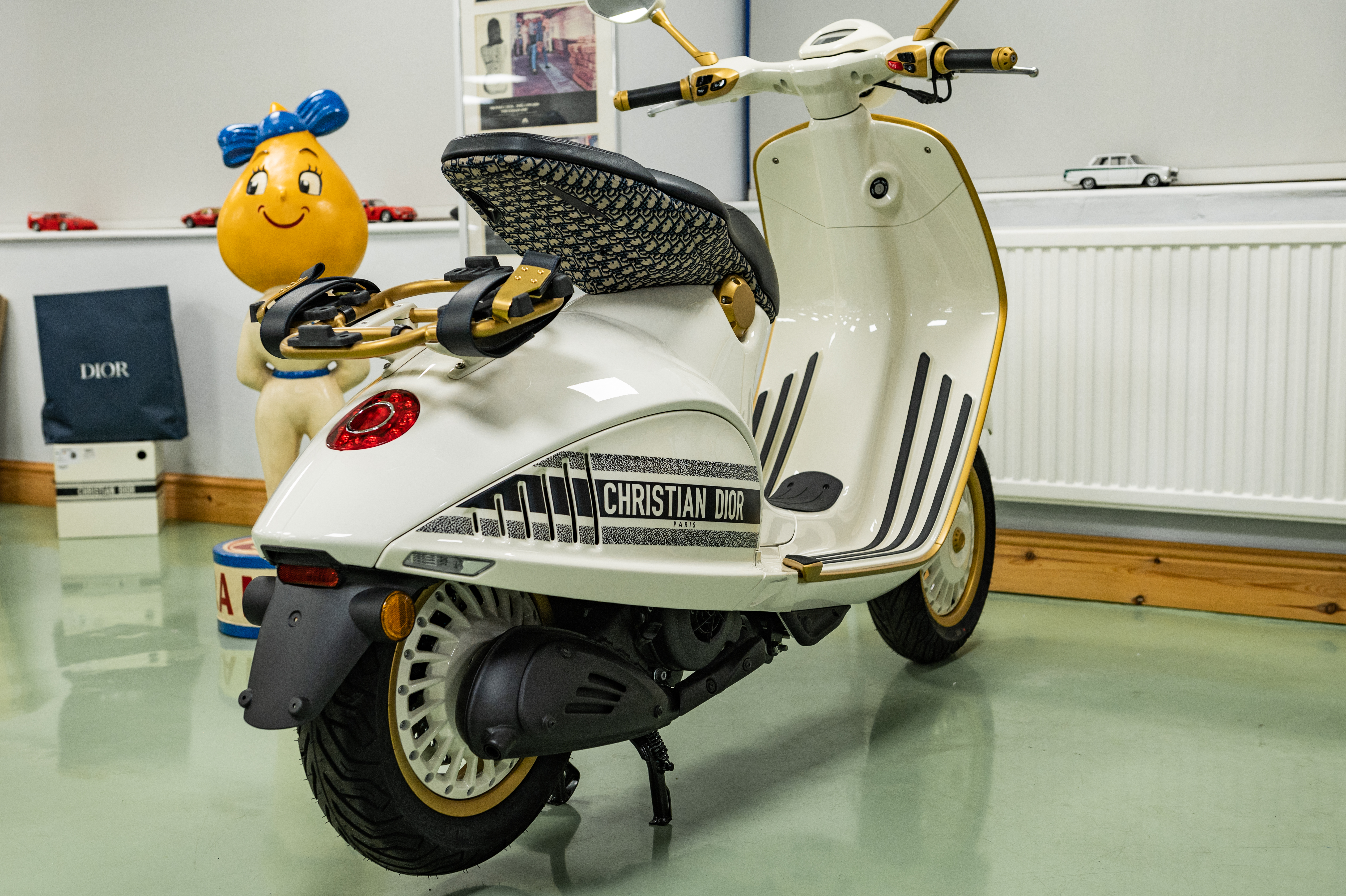 2021 PIAGGIO VESPA 946 - CHRISTIAN DIOR - 0.2 KM