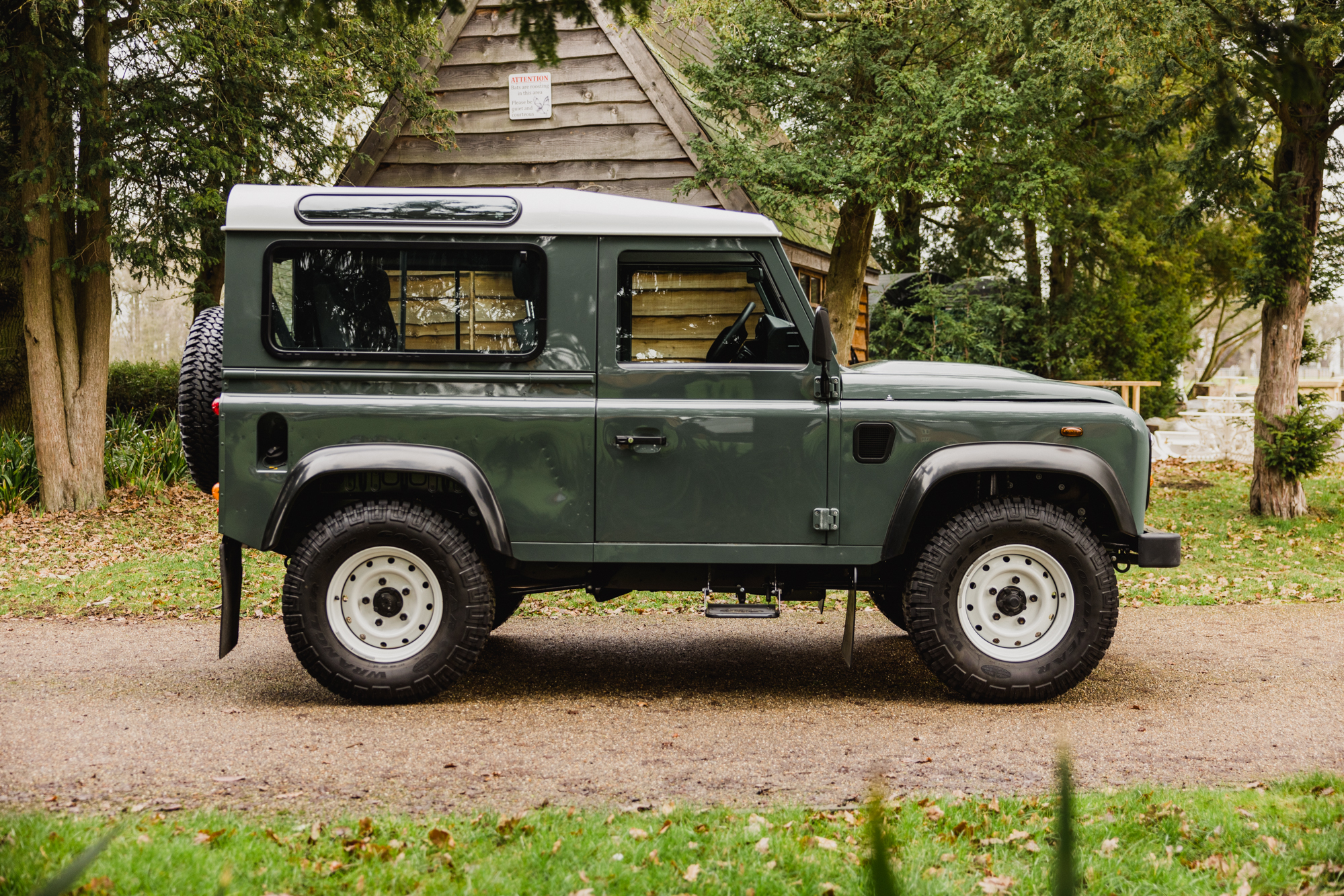 2016 LAND ROVER DEFENDER 90 - 39 MILES