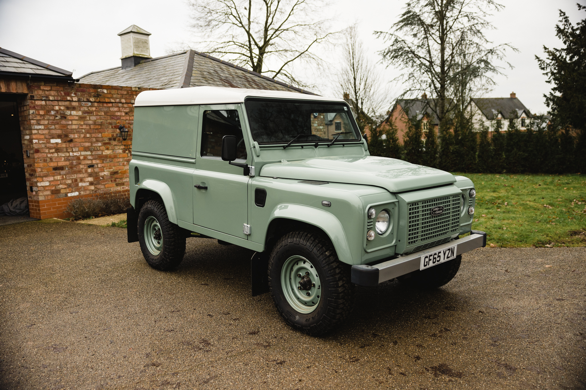 2015 LAND ROVER DEFENDER 90 HERITAGE - 18 MILES