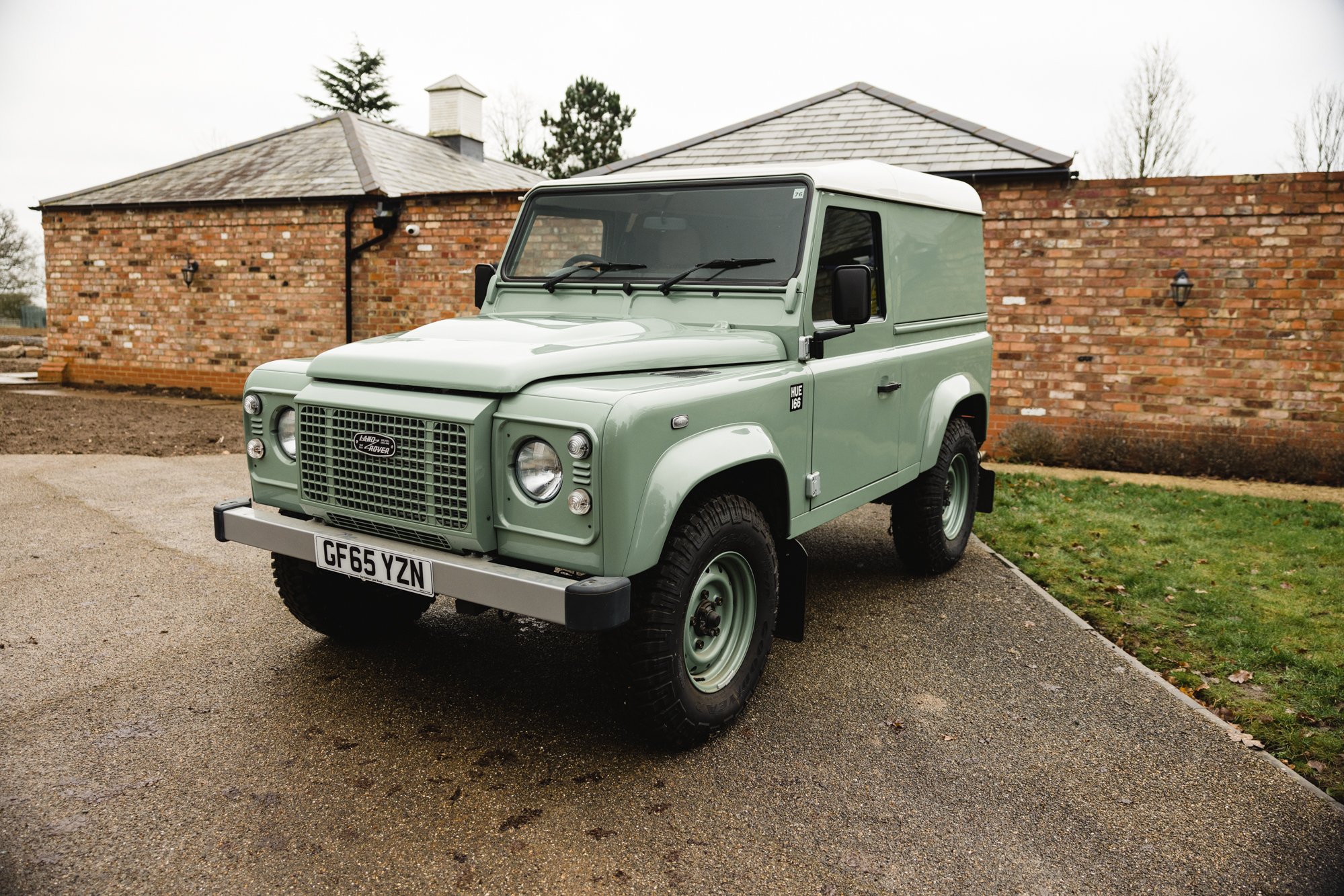 2015 LAND ROVER DEFENDER 90 HERITAGE - 18 MILES
