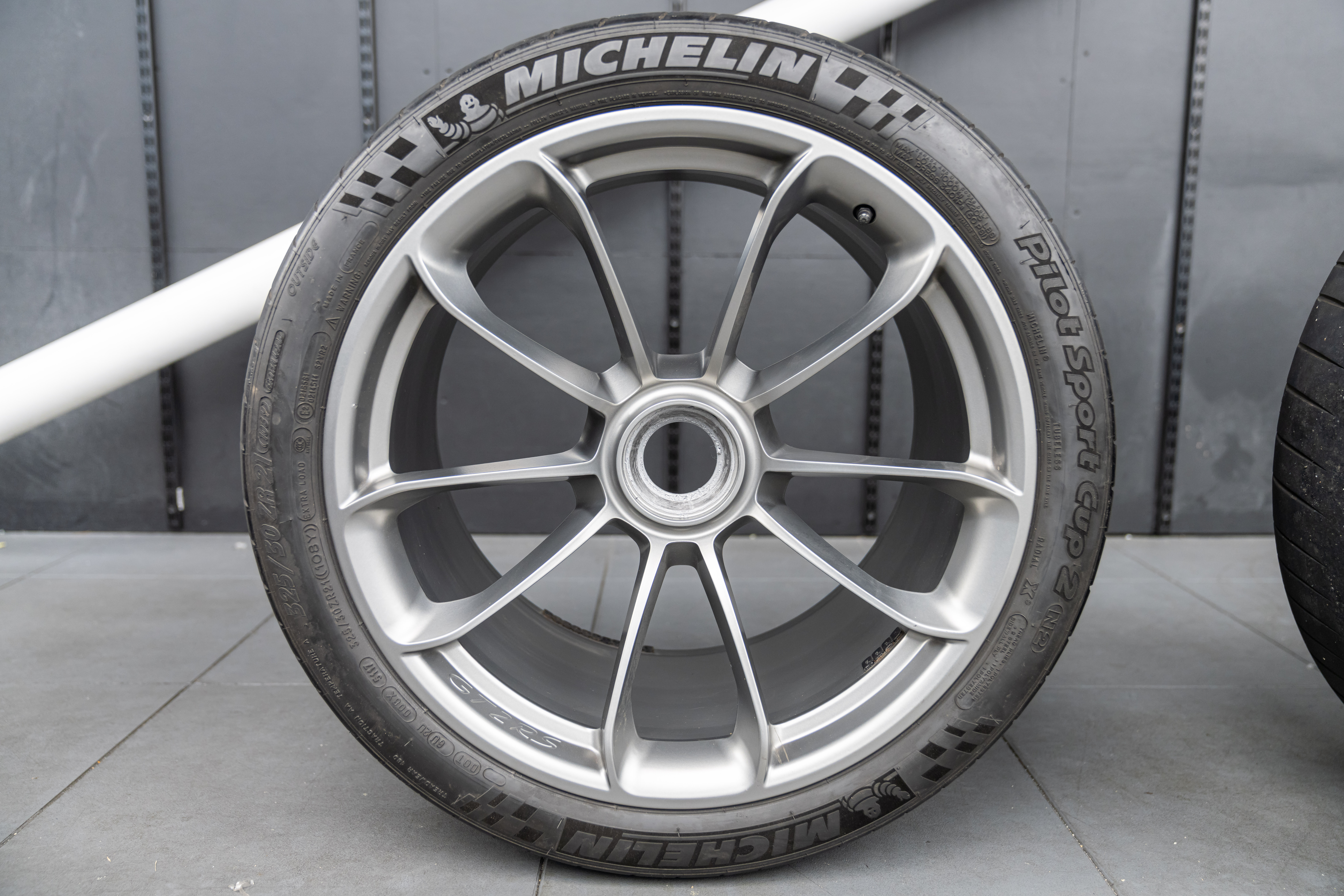 SET OF PORSCHE 911 (991) GT2 RS WHEELS AND TYRES