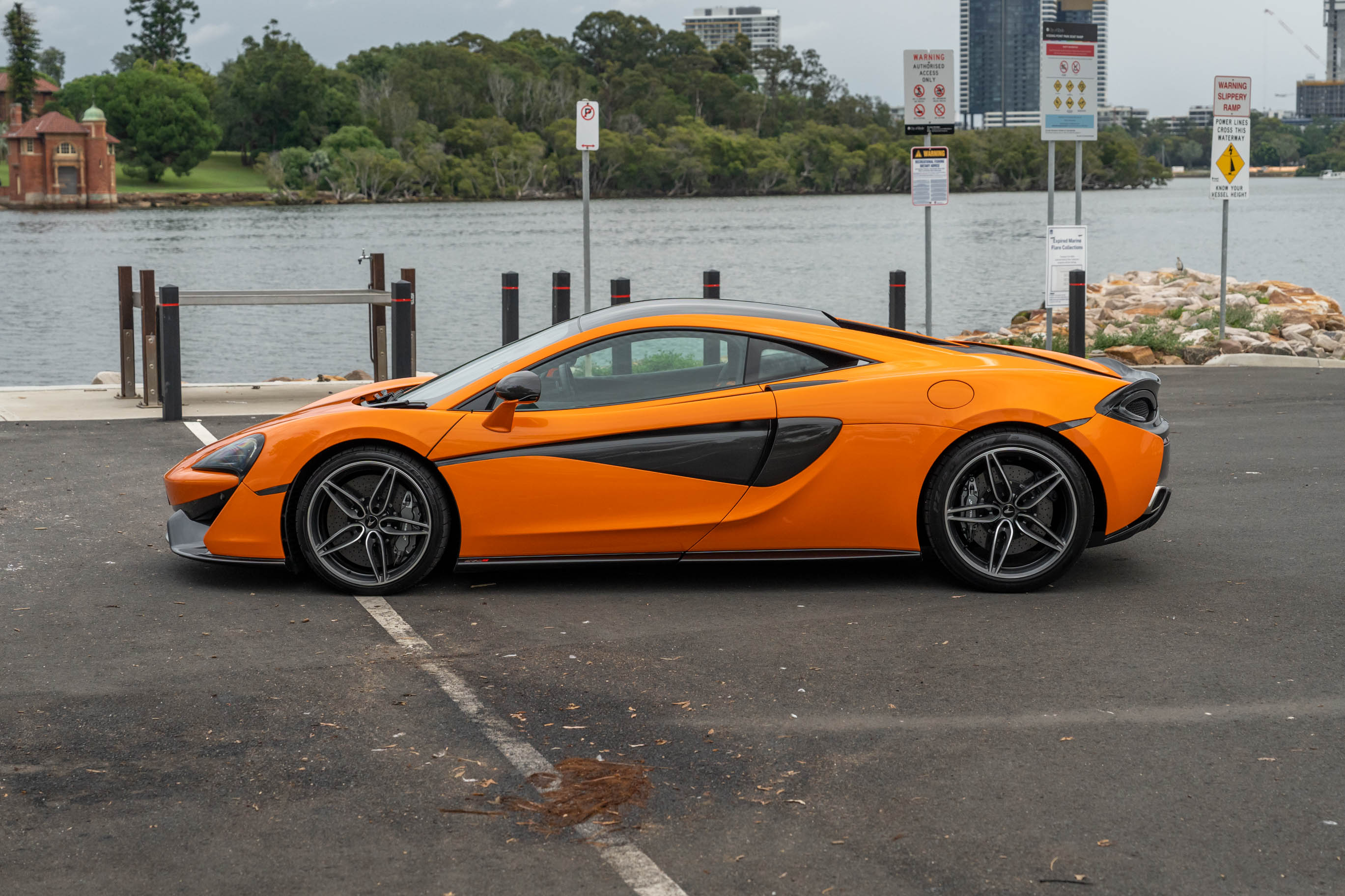 2019 MCLAREN 570S