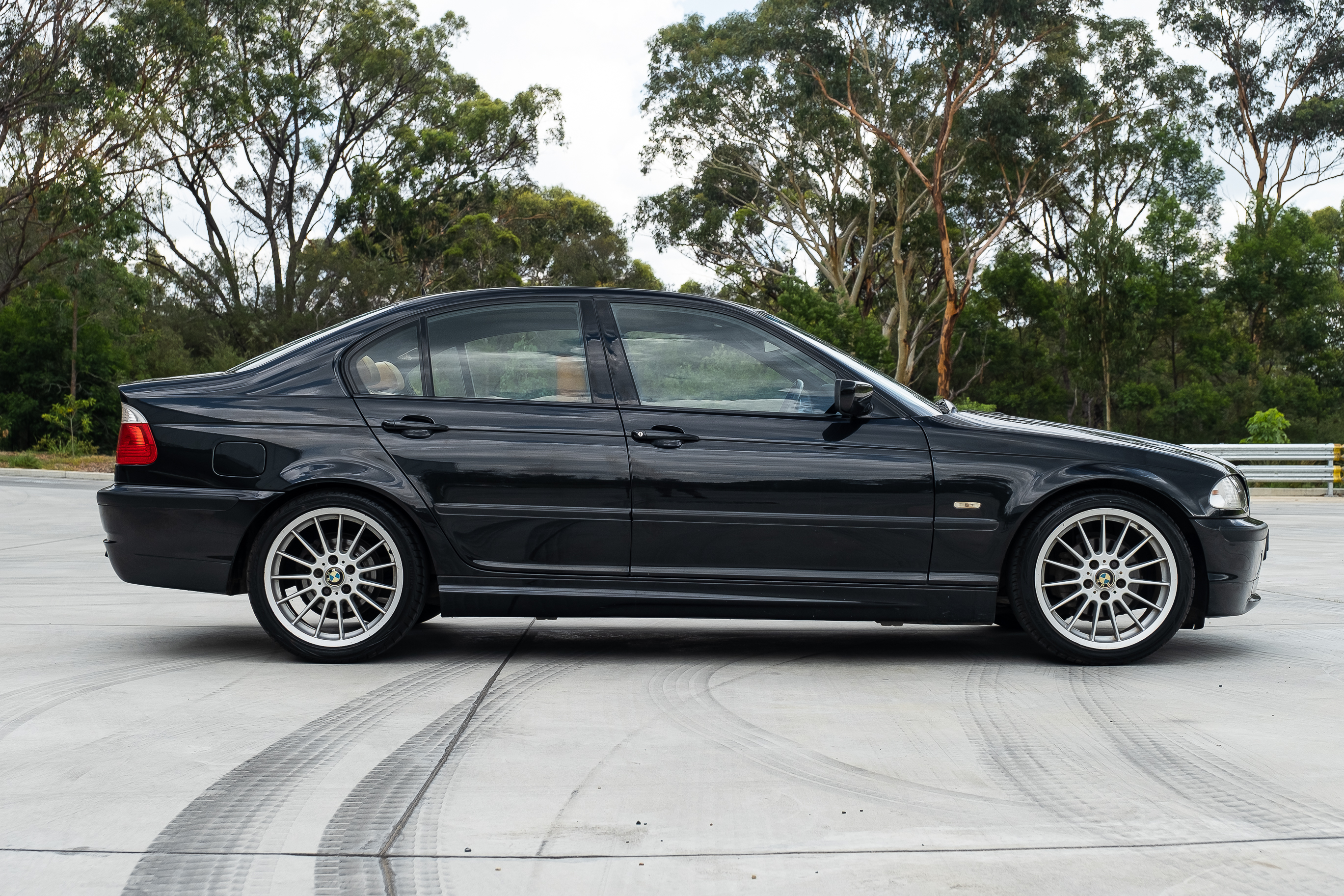 2000 BMW (E46) 323I SPORT