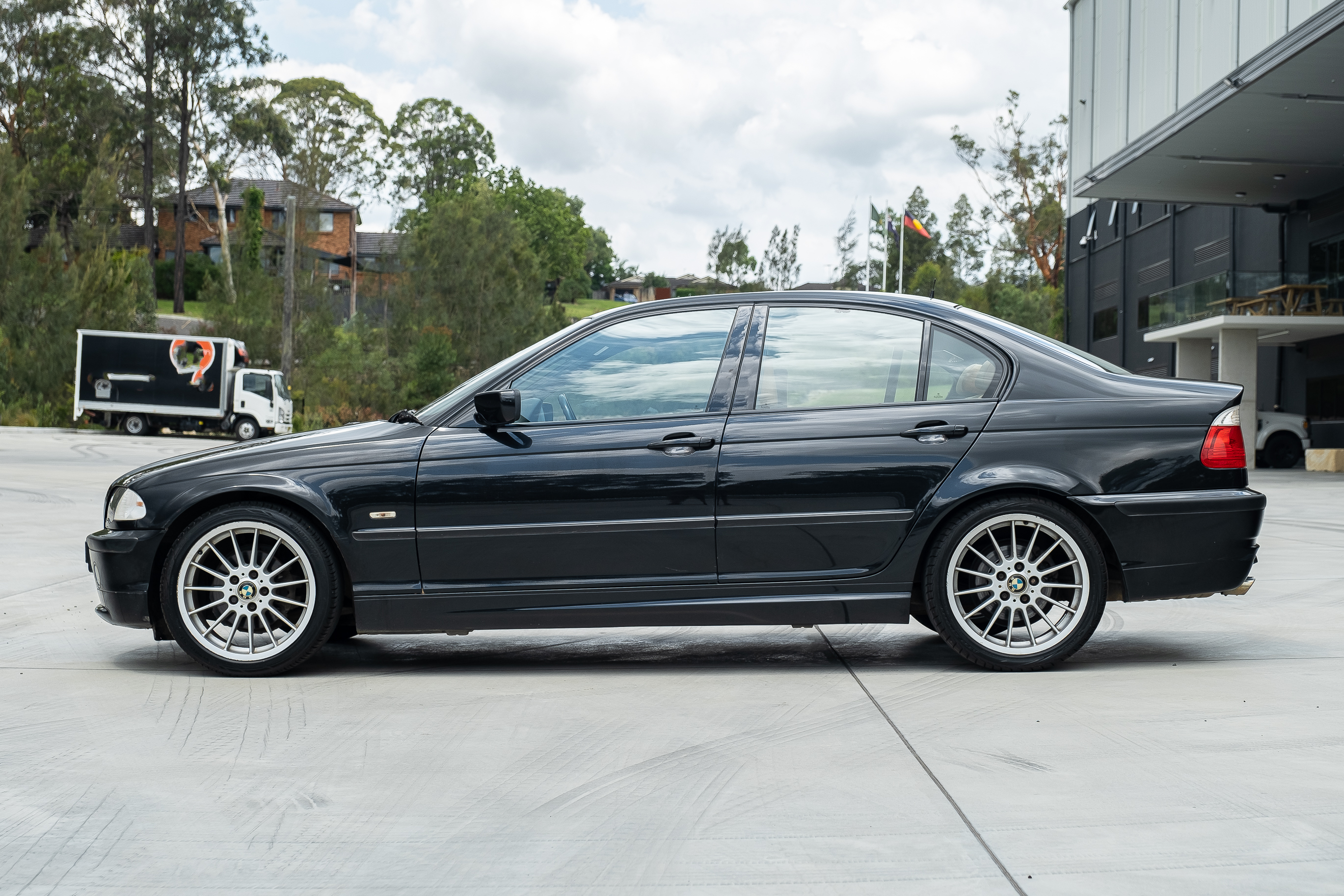2000 BMW (E46) 323I SPORT