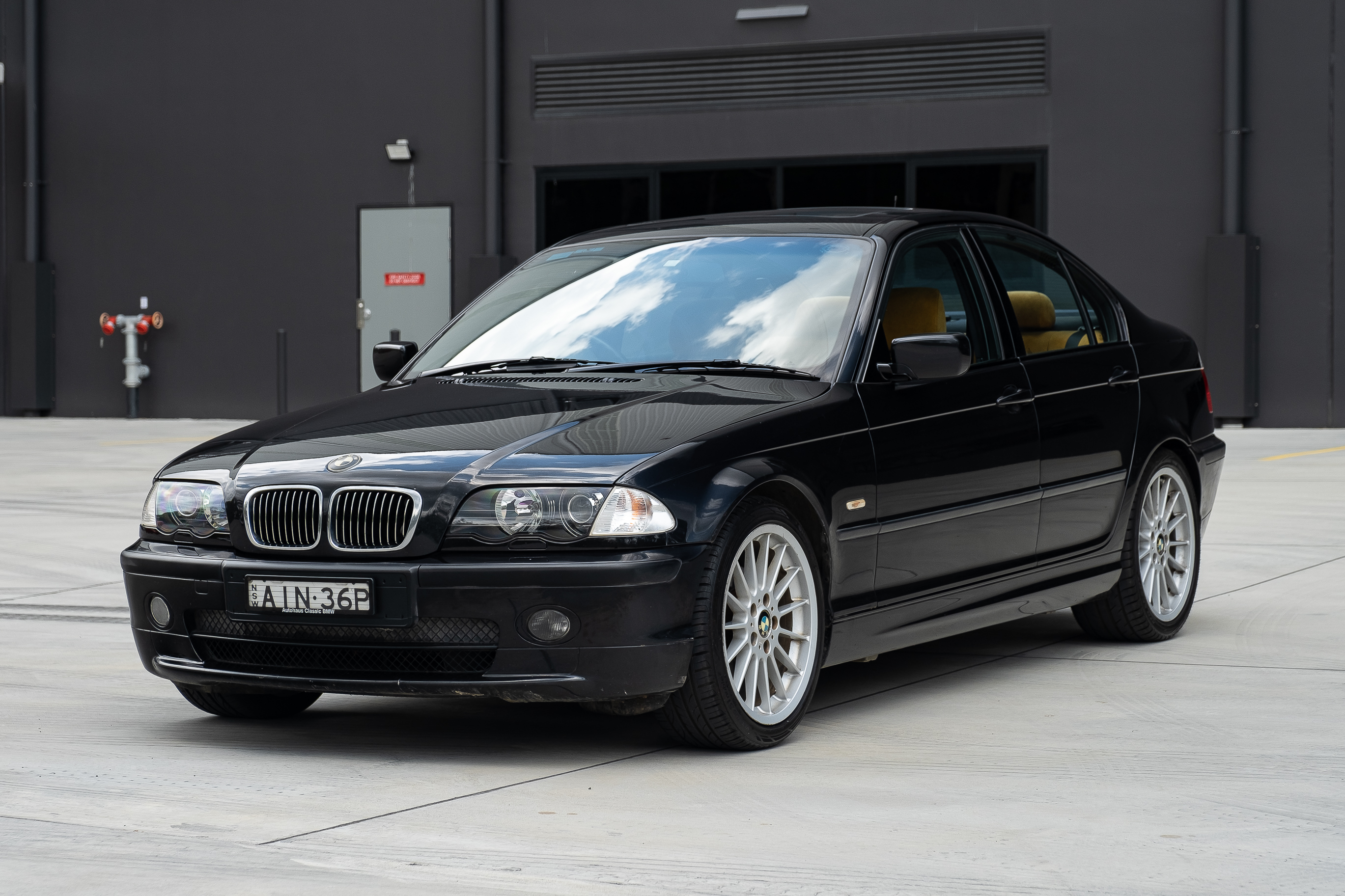 2000 BMW (E46) 323I SPORT