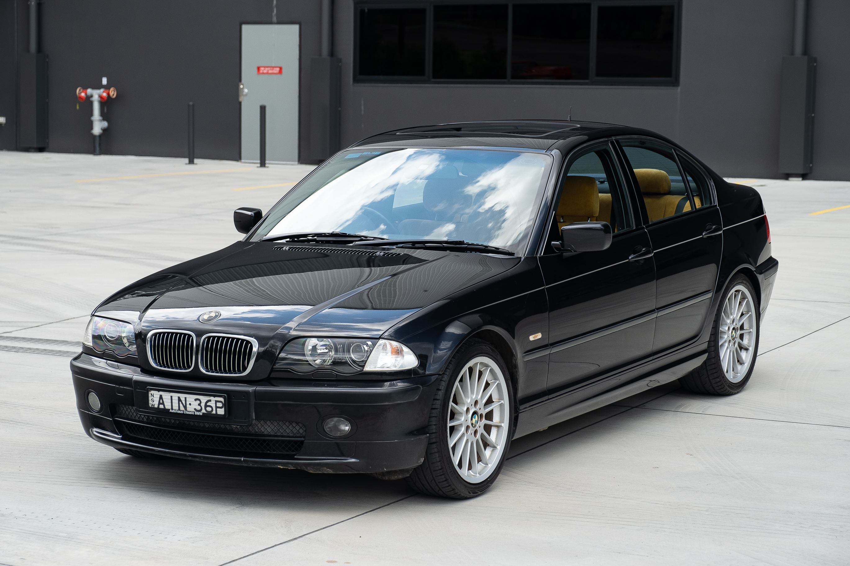 2000 BMW (E46) 323I SPORT
