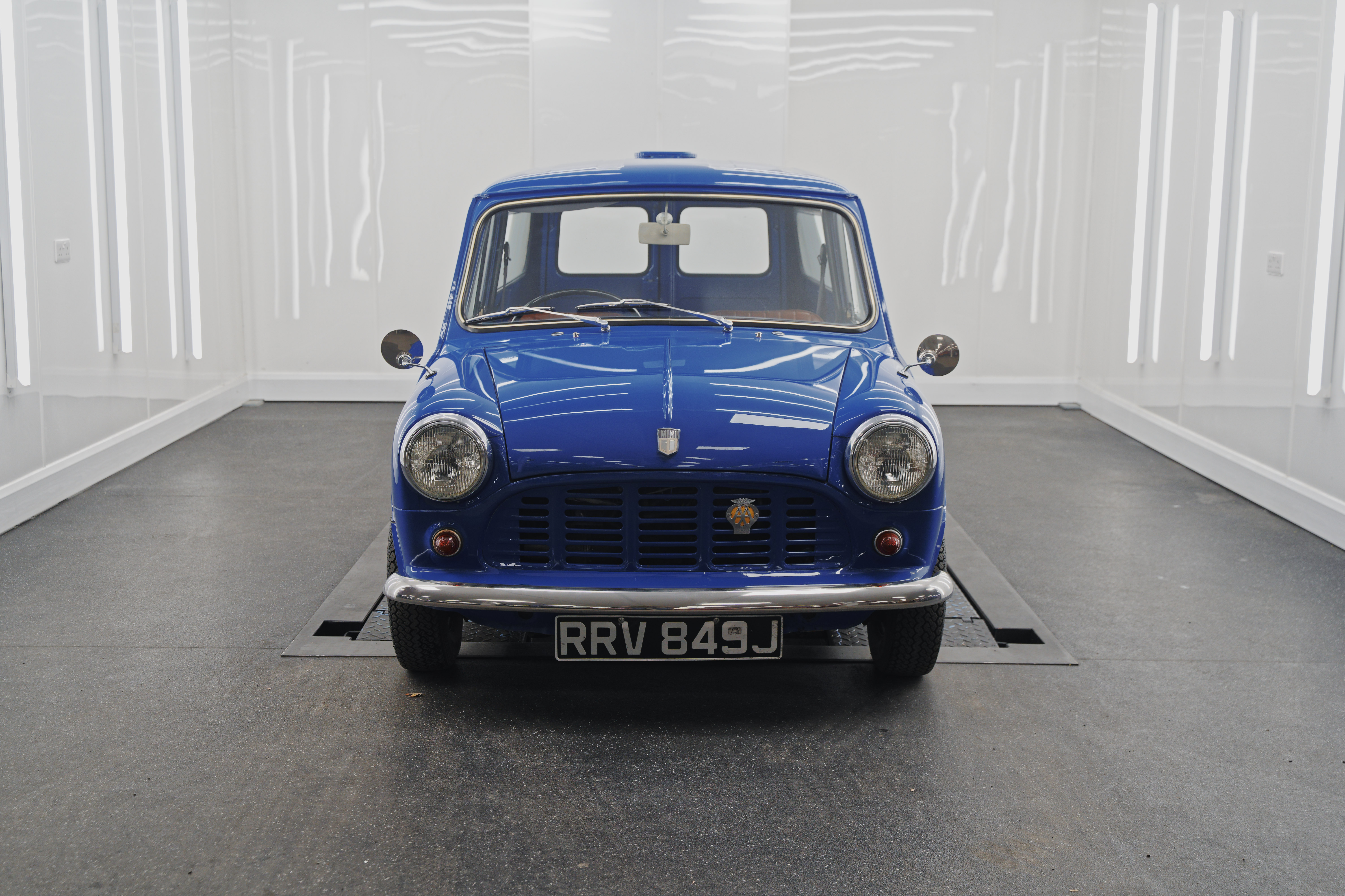 1971 MORRIS MINI VAN