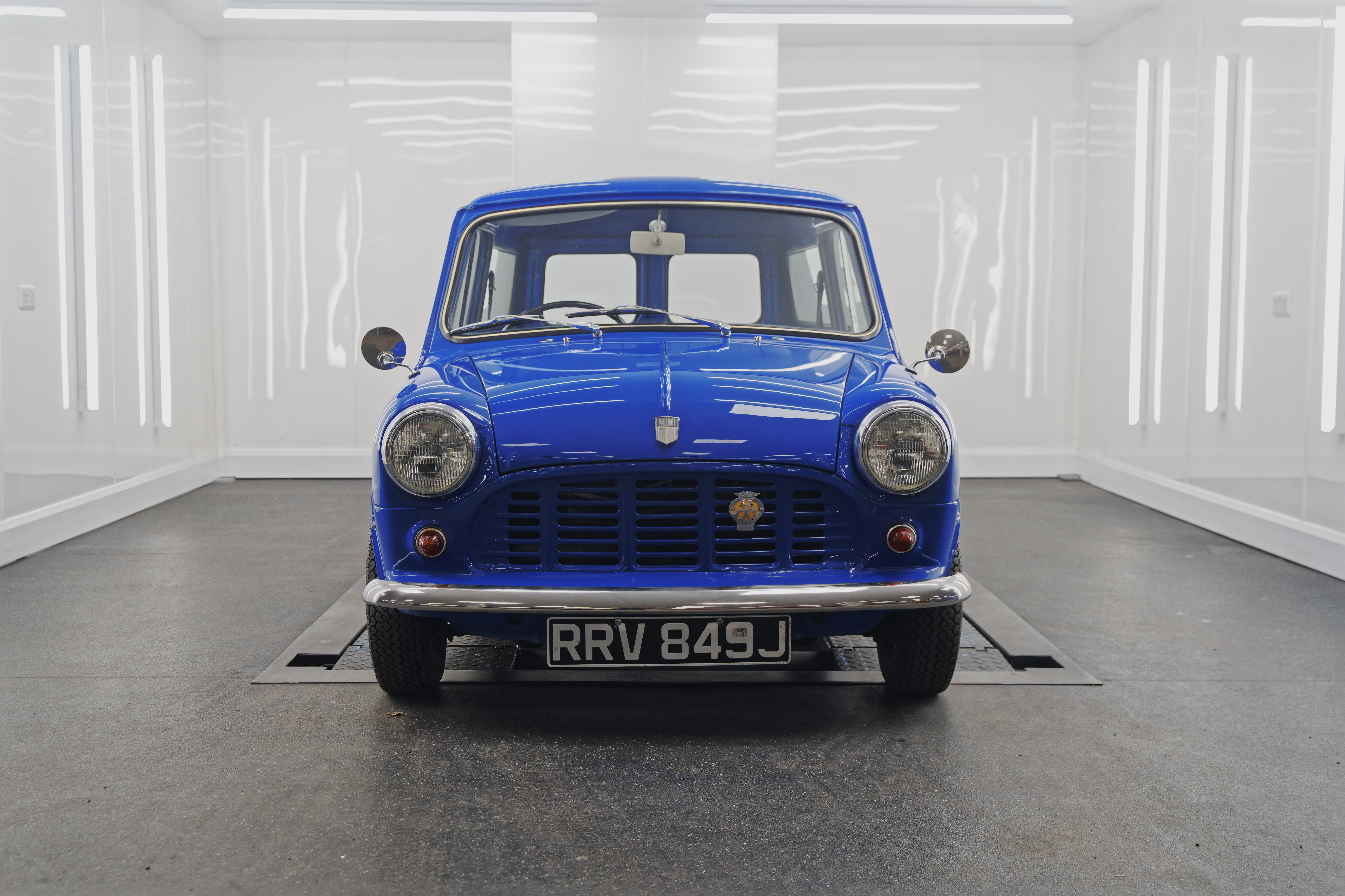 1971 MORRIS MINI VAN