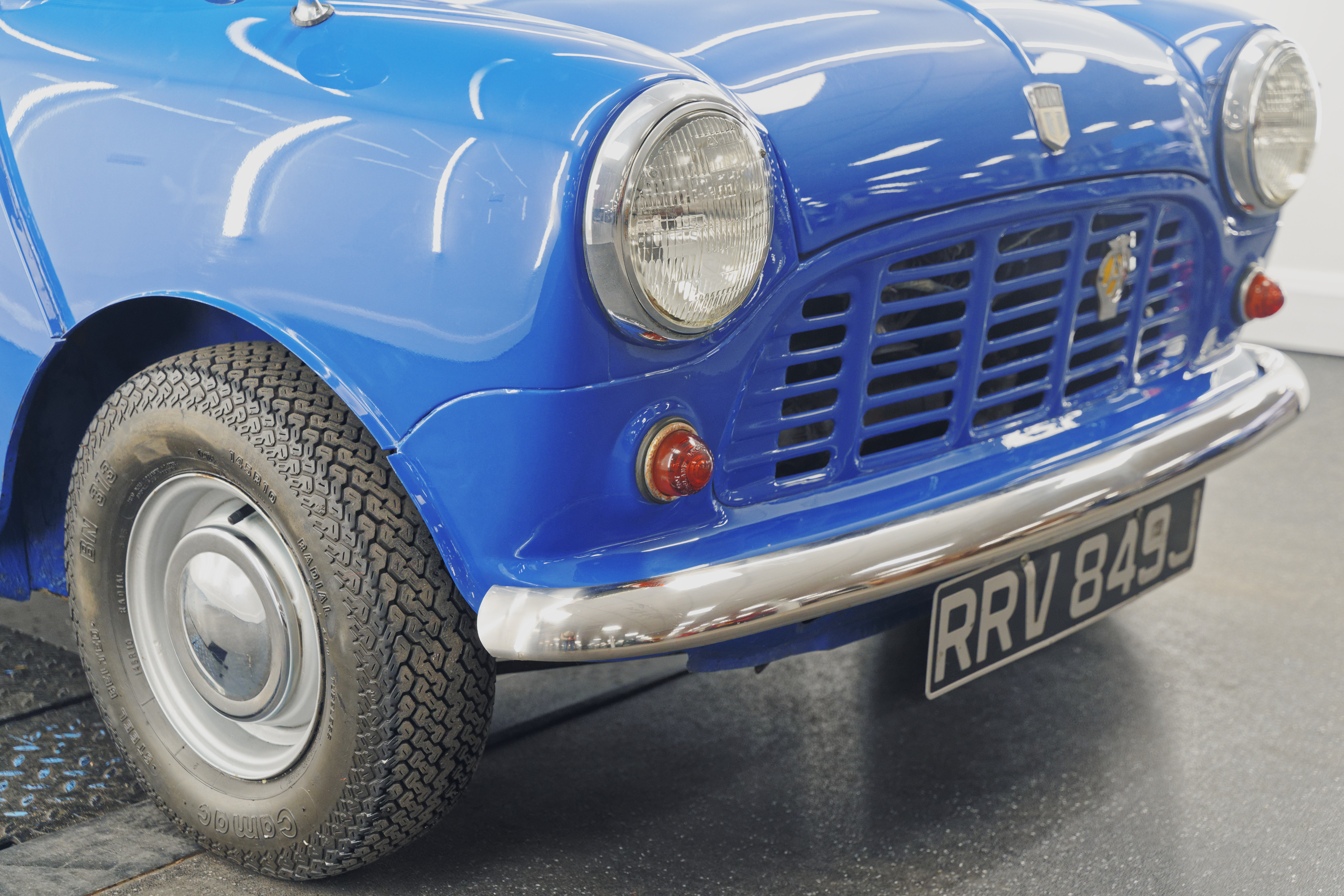 1971 MORRIS MINI VAN