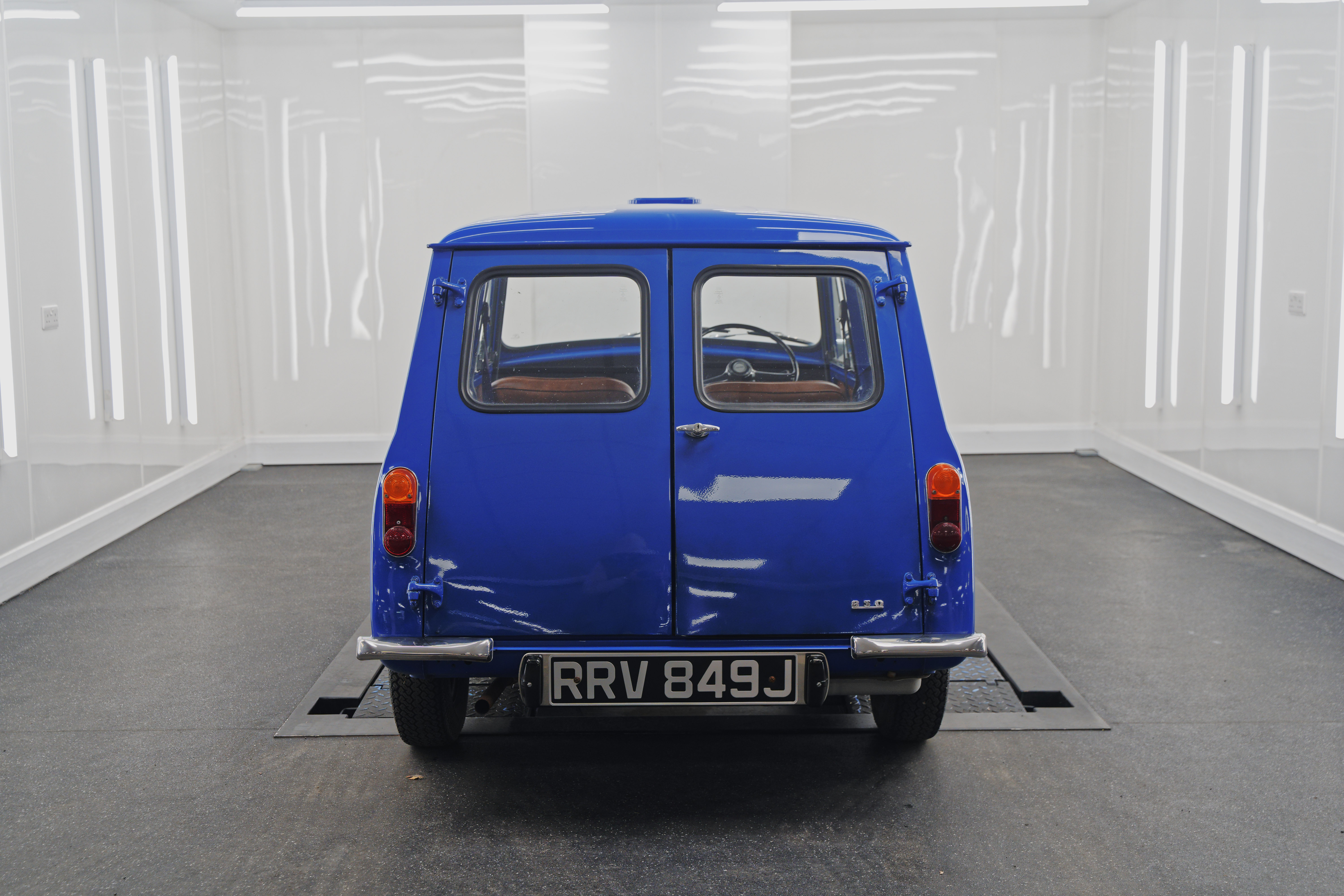 1971 MORRIS MINI VAN