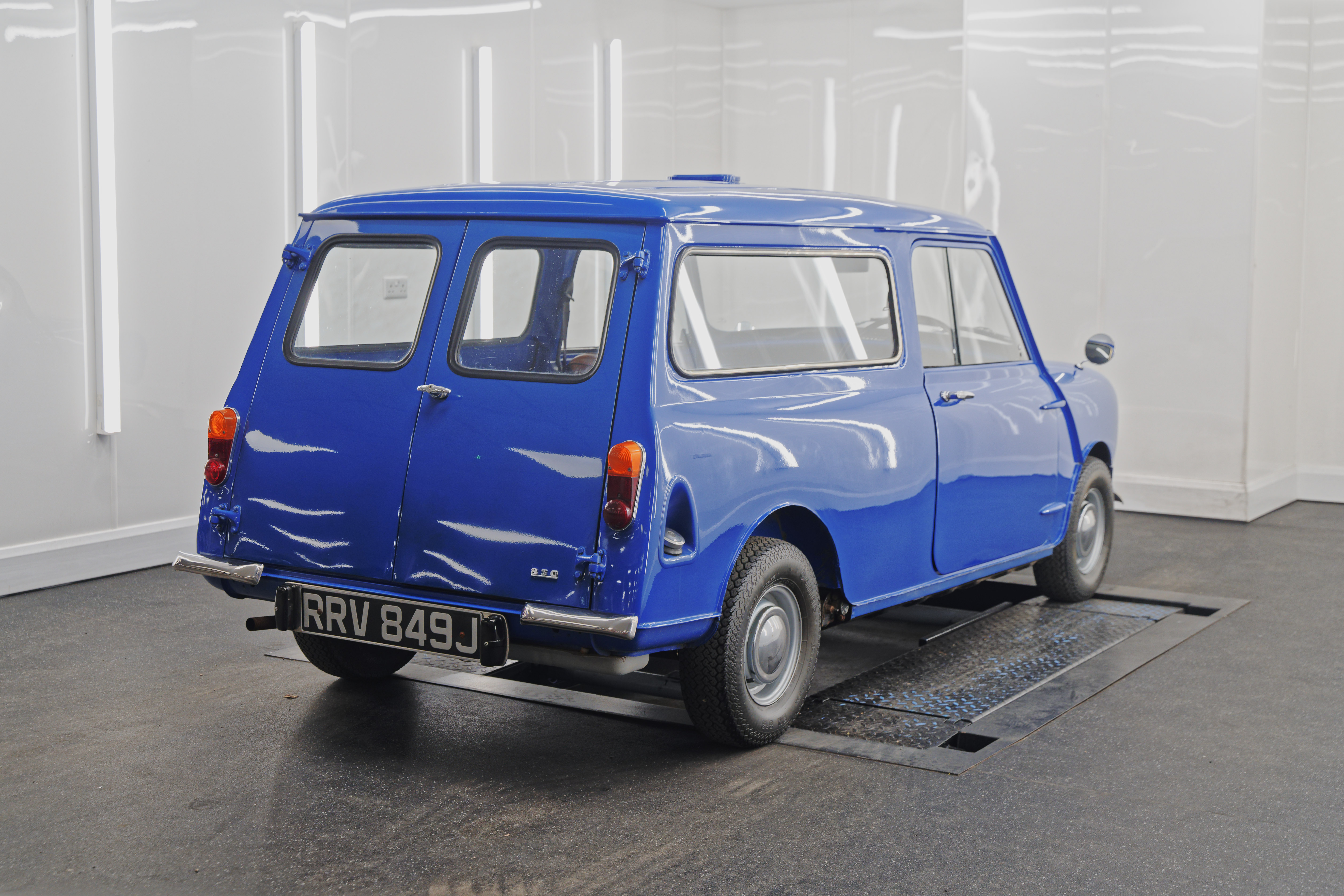 1971 MORRIS MINI VAN
