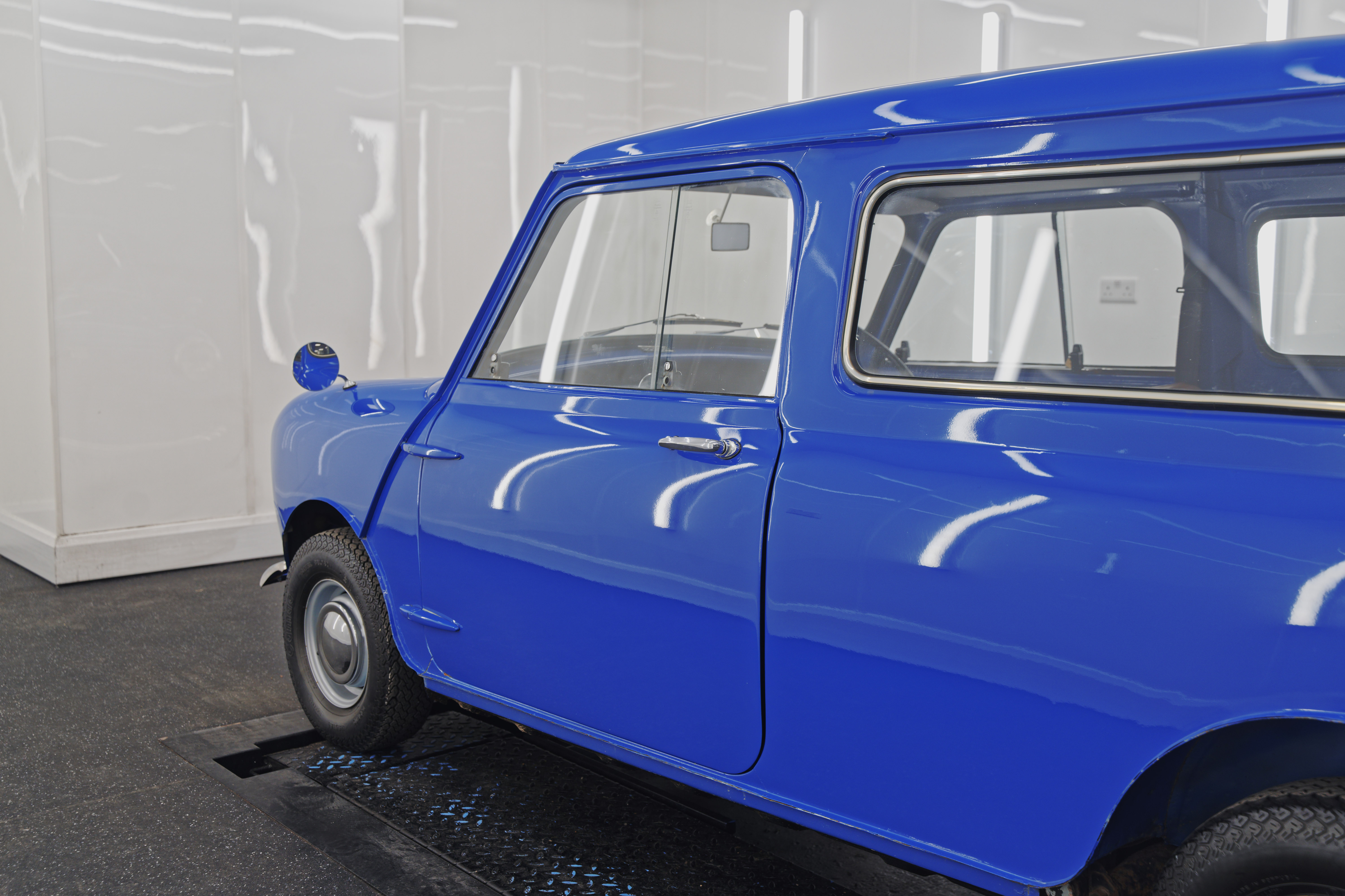 1971 MORRIS MINI VAN