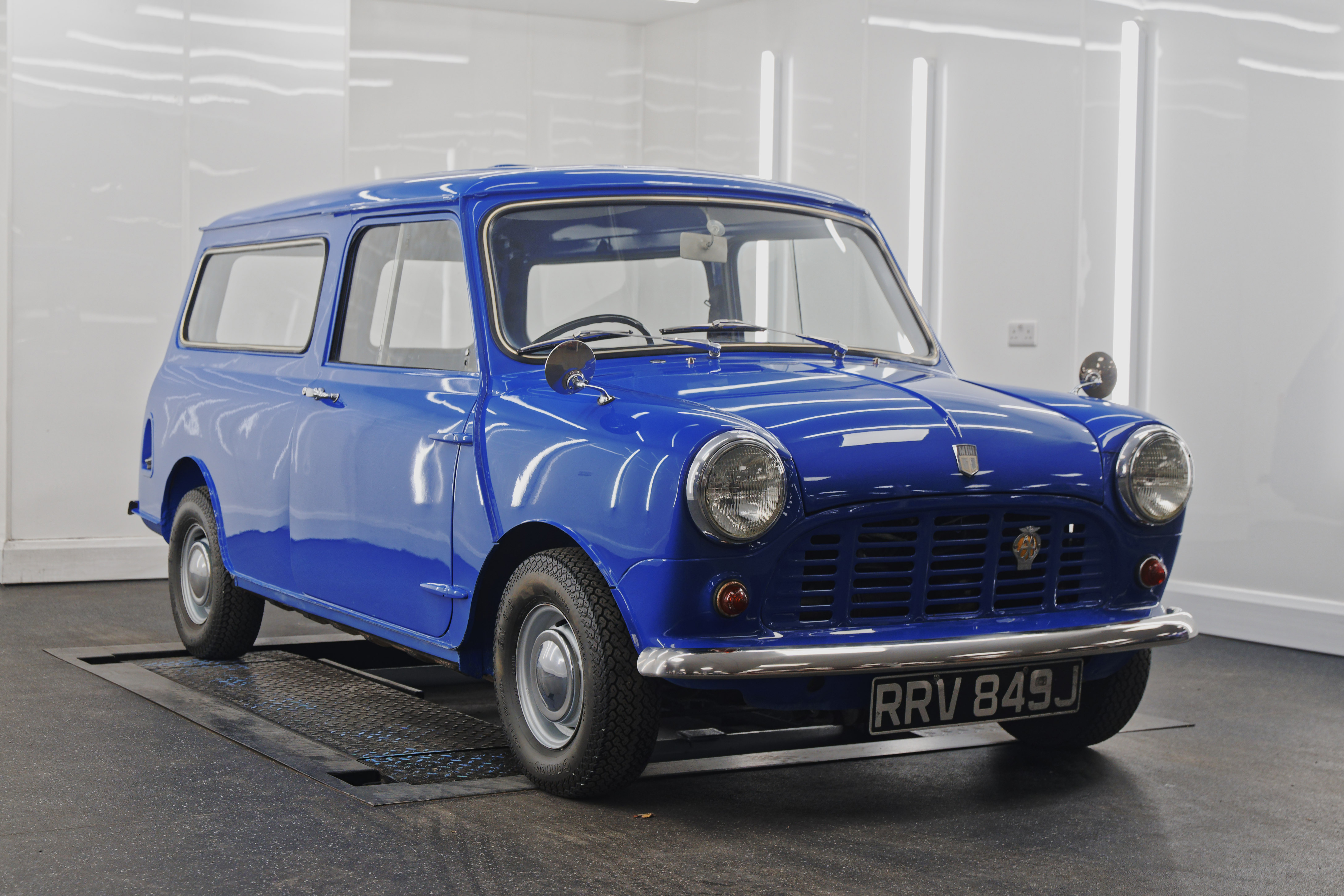 1971 MORRIS MINI VAN