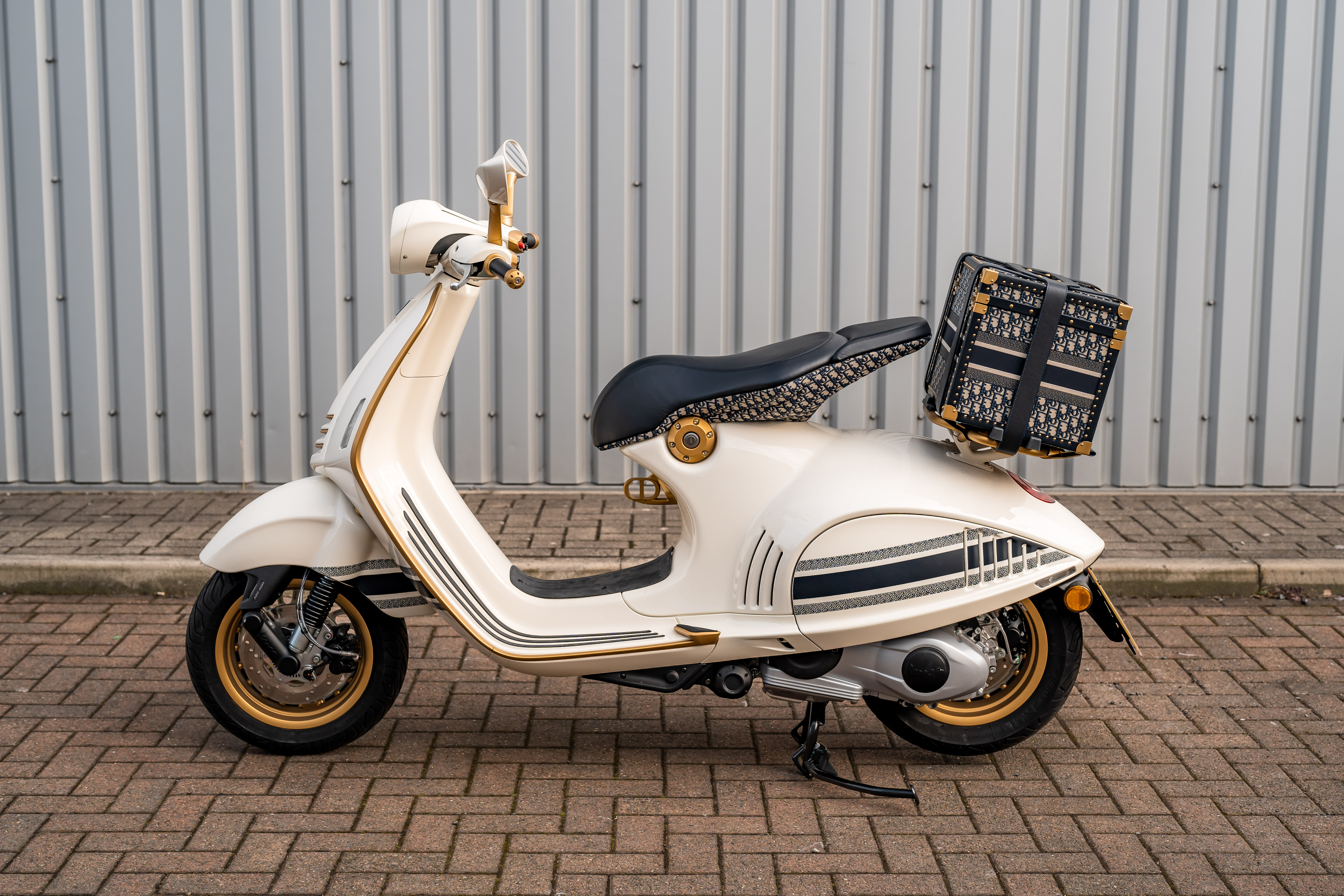 2021 PIAGGIO VESPA 946 - CHRISTIAN DIOR