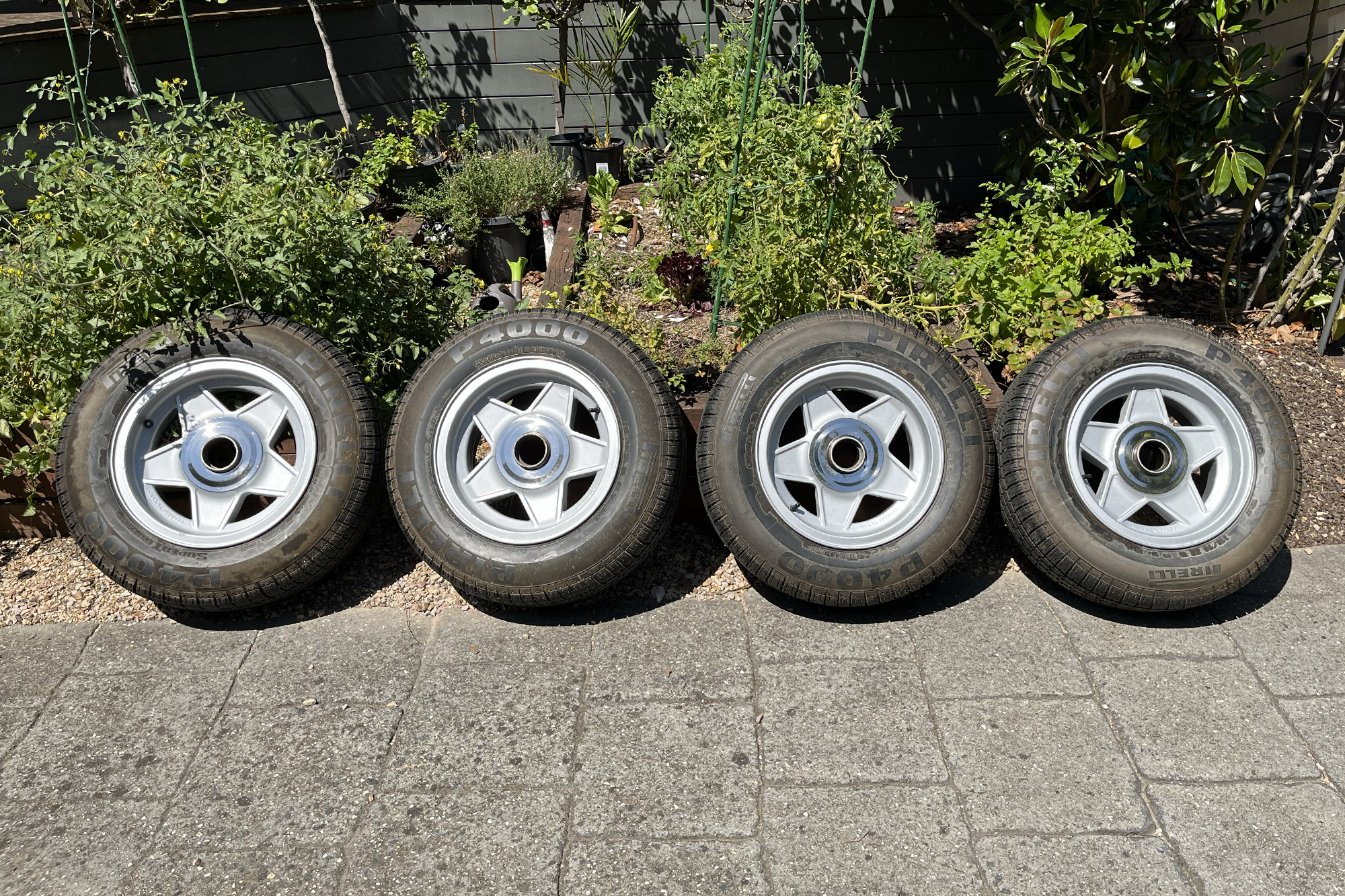 SET OF FERRARI 365 GT 2+2 CROMODORA WHEELS